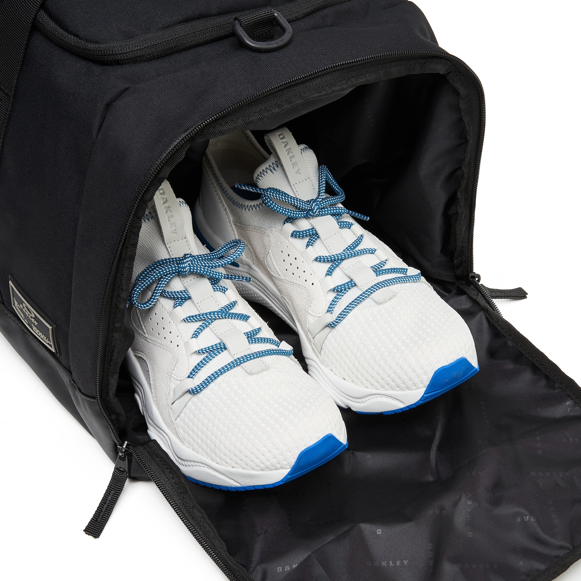 Oakley Vigor Duffle Bag - Blackout | Oakley® US