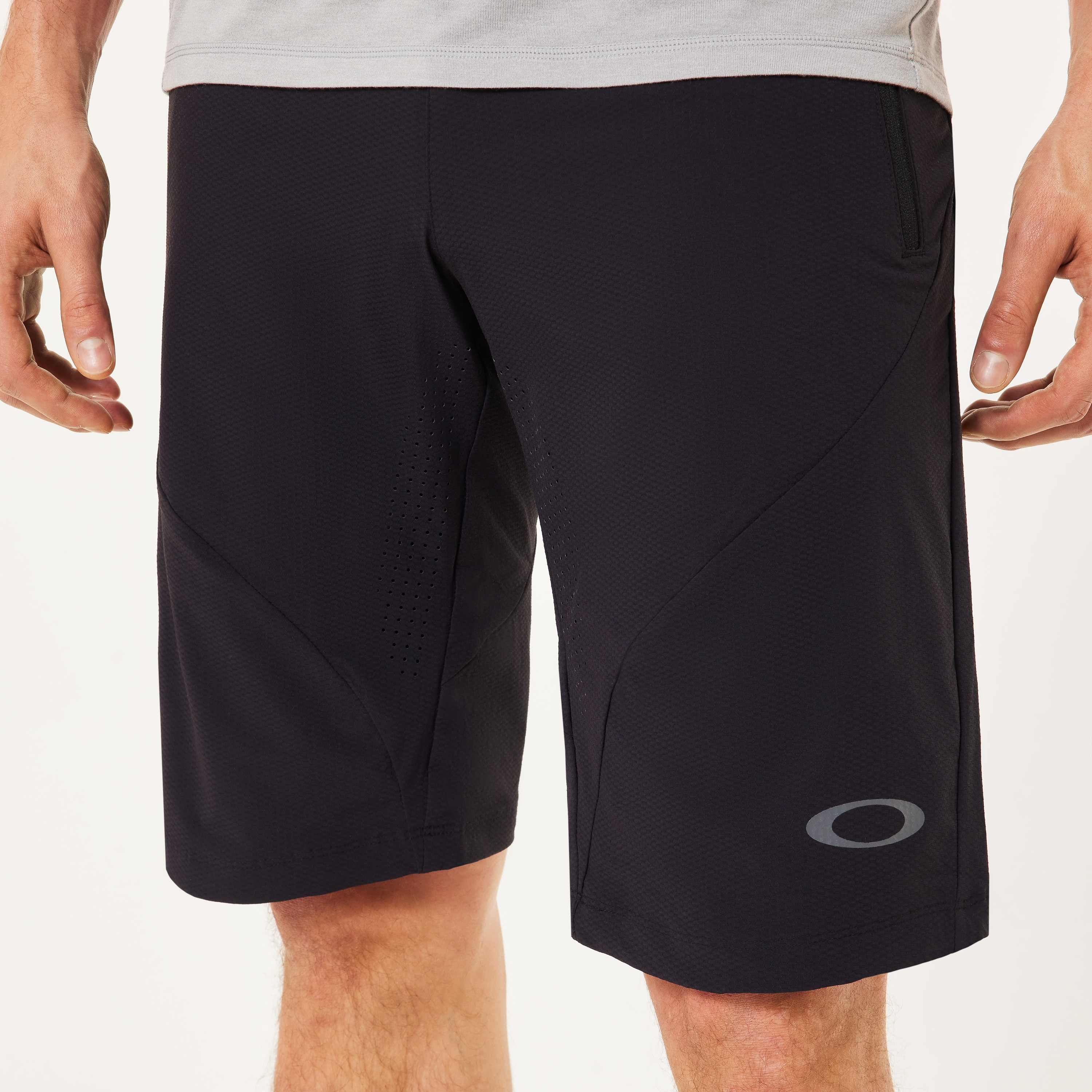 Oakley Seeker Airline Short - Blackout | Oakley® US
