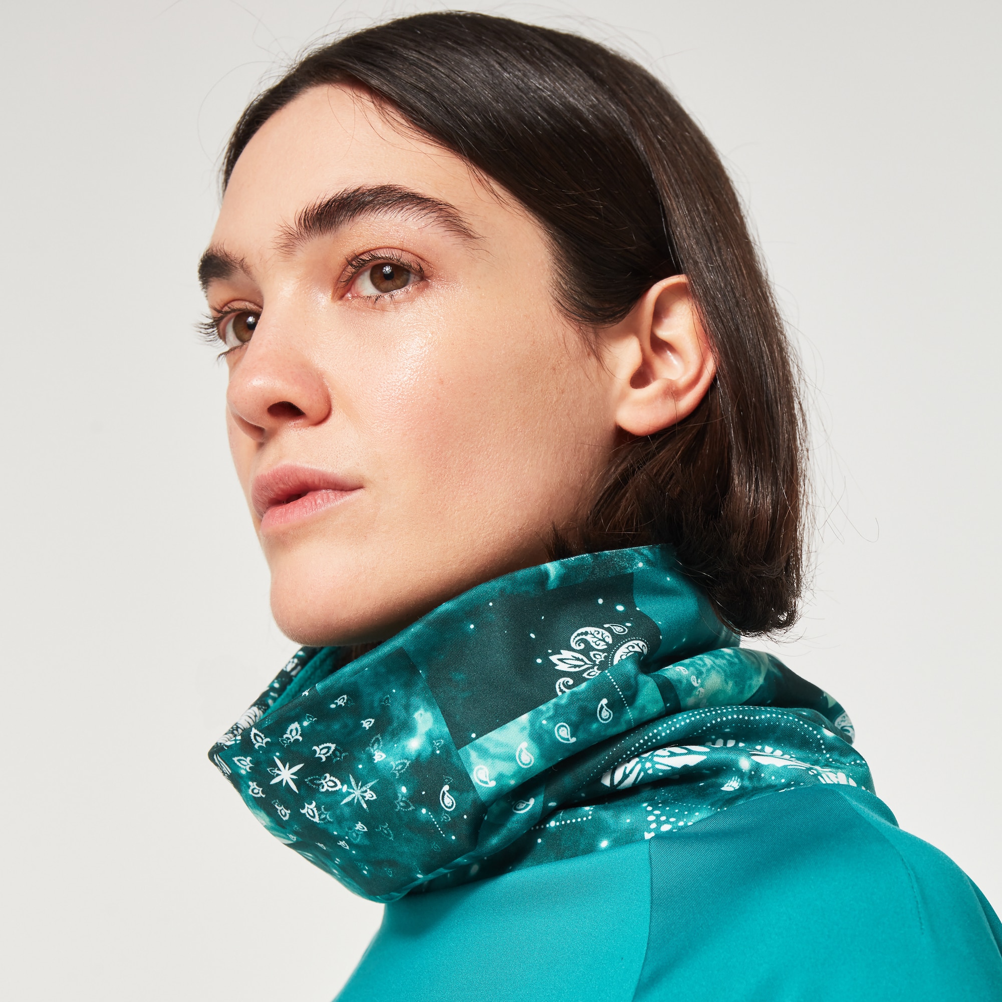 Oakley Tc Aurora Midlayer - Green Lake Bandana | Oakley® | Official ...