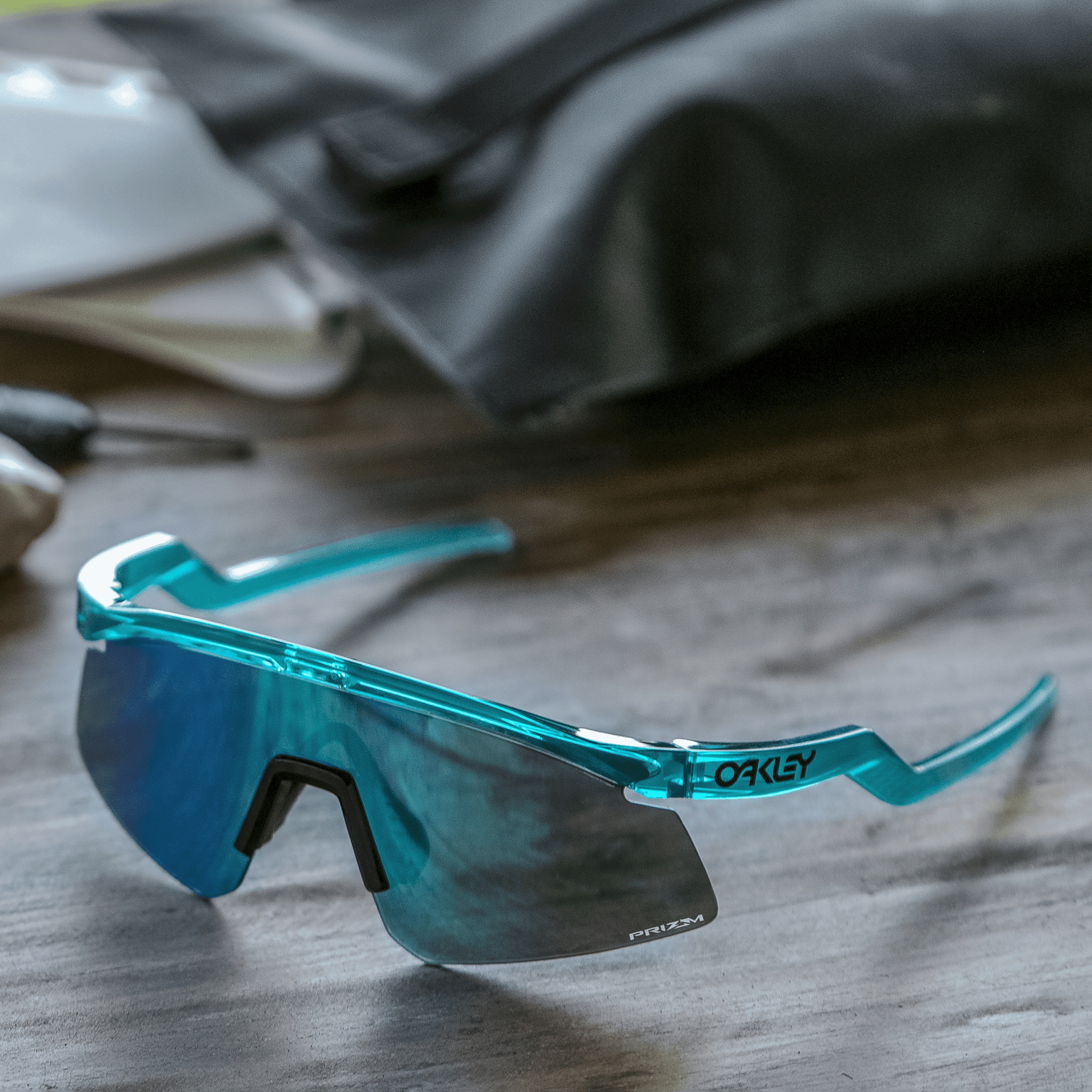 Hydra Prizm Sapphire Lenses, Trans Artic Surf Frame Sunglasses | Oakley® AU