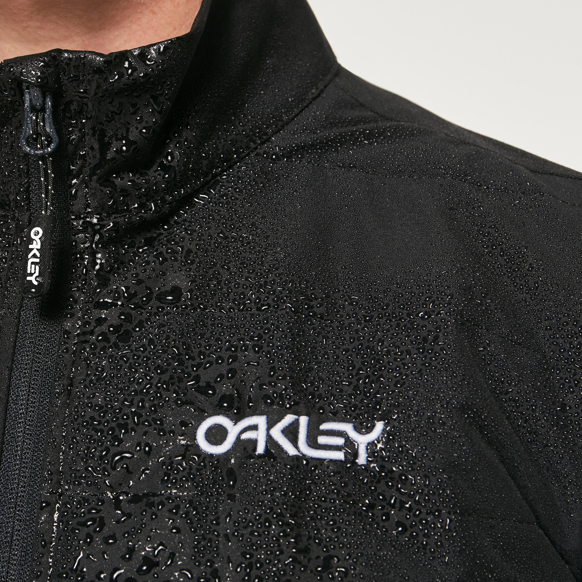 Oakley Elements Insulated Vest in Blackout | Oakley® US