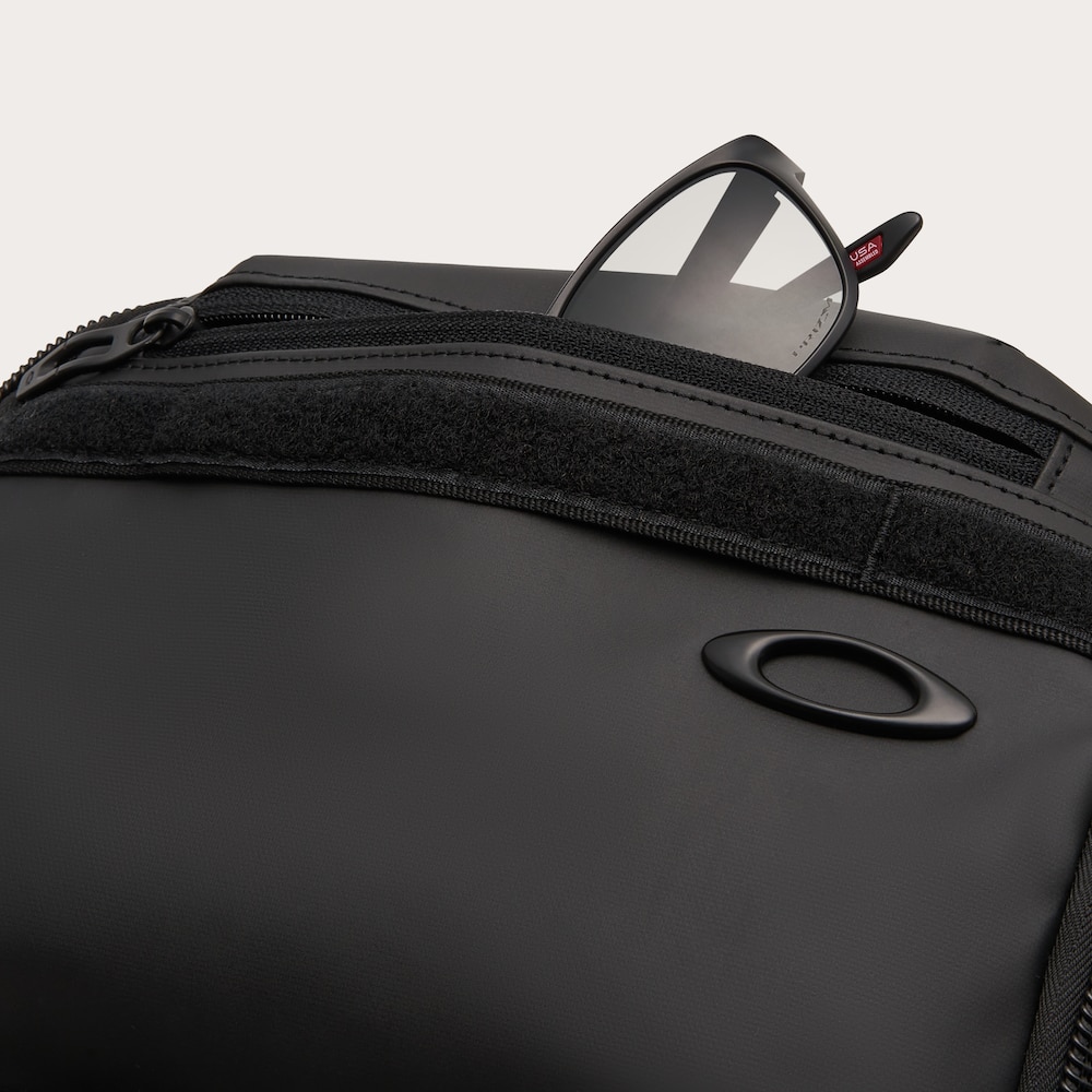 Oakley Enhance Buckle Backpack 8.0 - Black/Black | Oakley® 日本