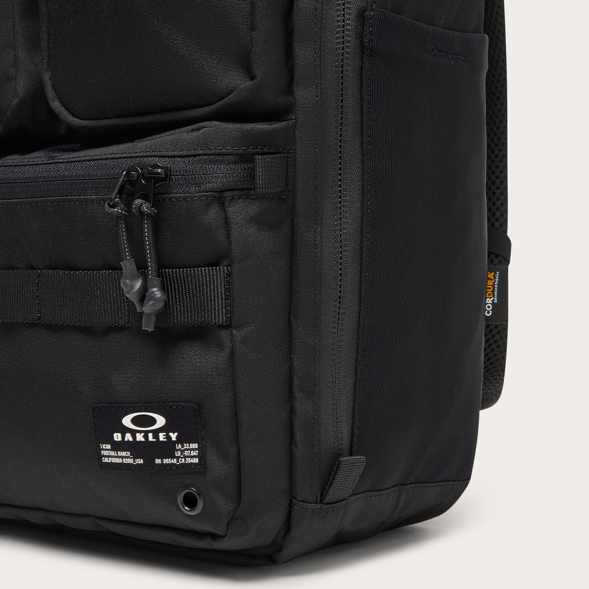Oakley Essential Backpack M 8.0 - Blackout | Oakley® GB