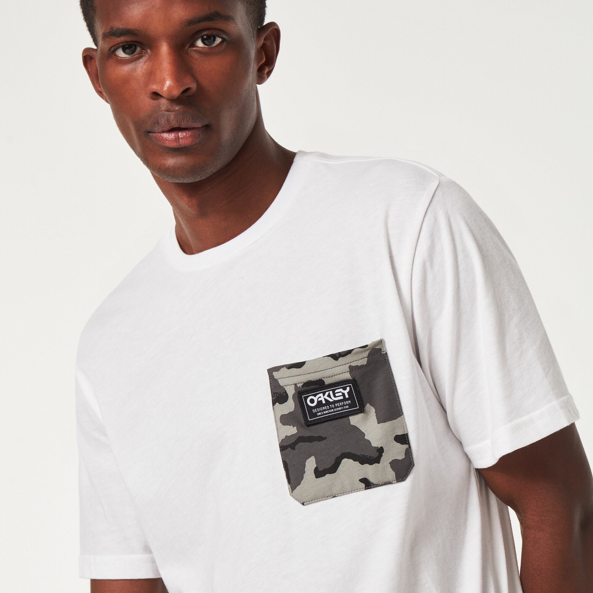 Oakley Classic B1B Pocket Tee - White | Oakley® EU