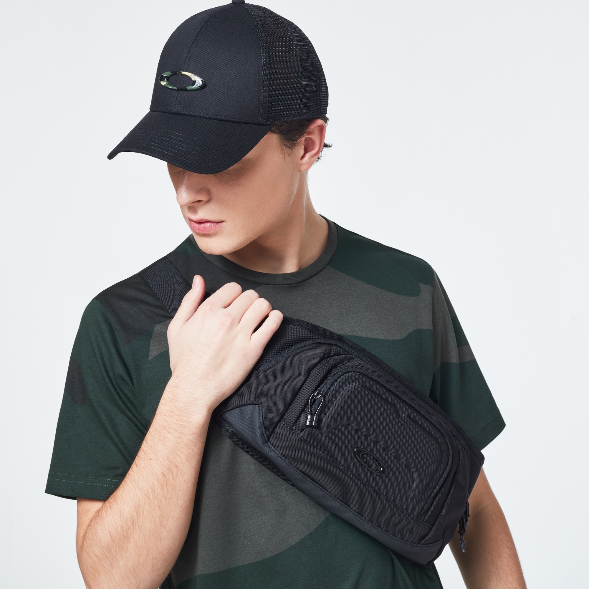 Oakley Icon Belt Bag 2.0 - Blackout | Oakley® US