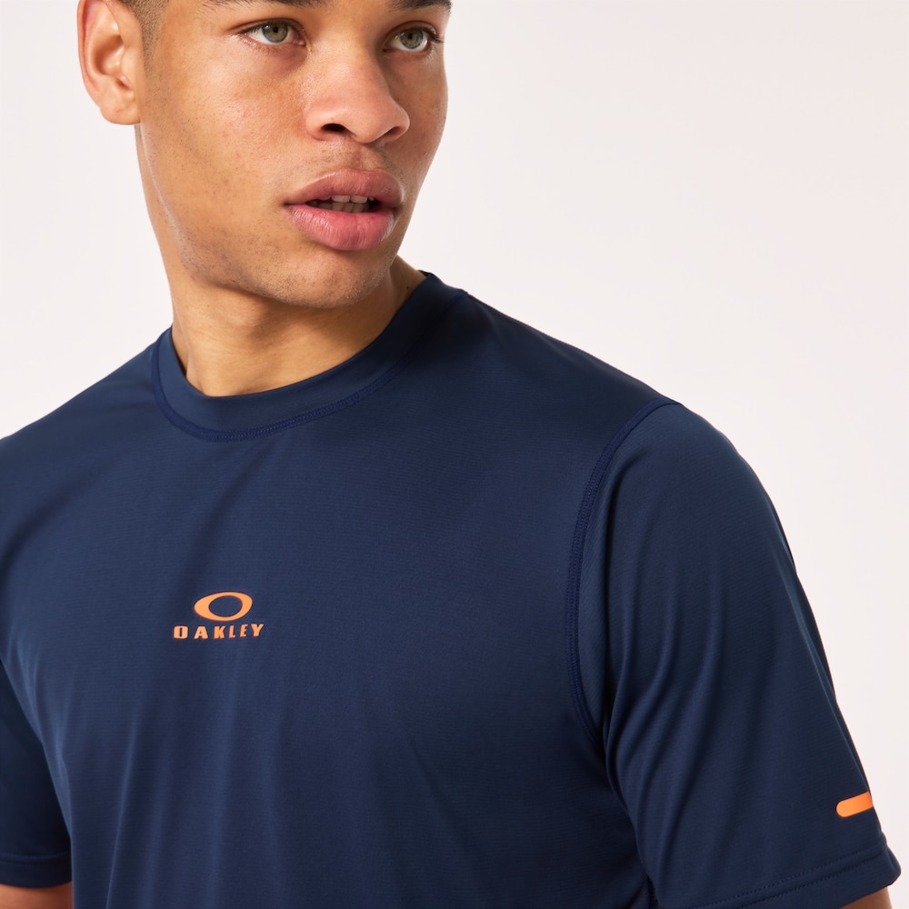 Oakley Pursuit Lite SS Tee in Fathom | Oakley® US
