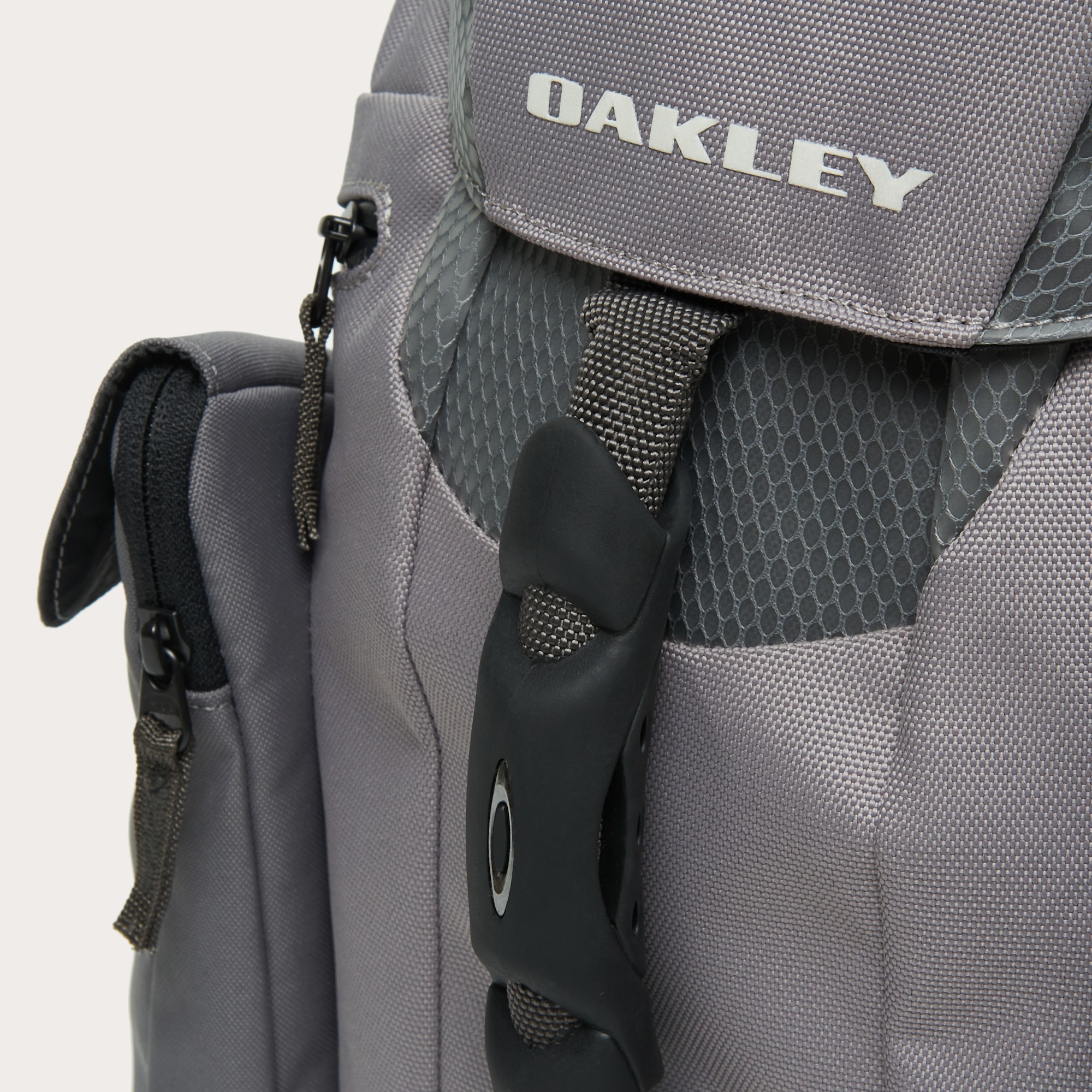 Oakley Latitude Flex Pack - Granite Gray | Oakley® US