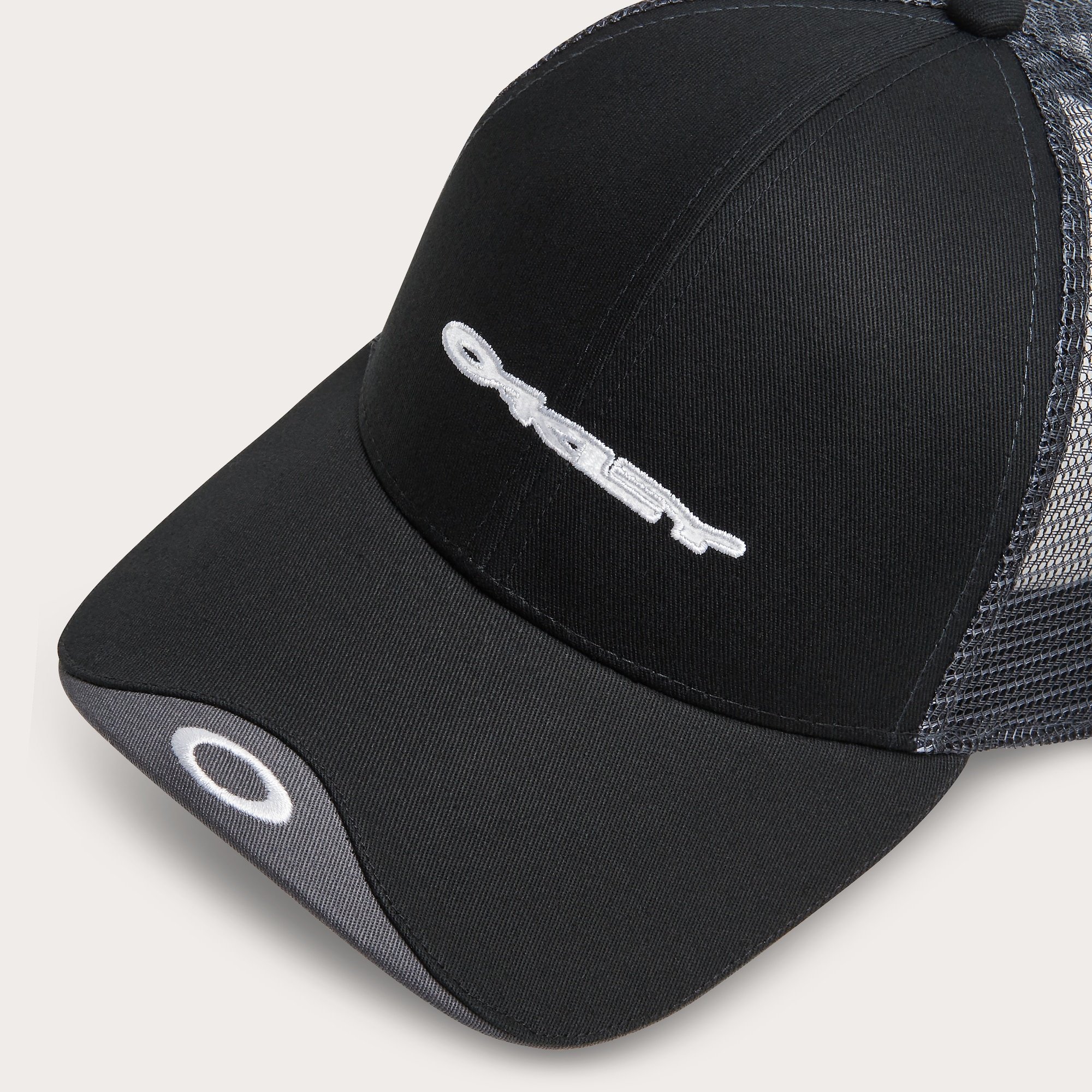 Oakley Oakley Classic Trucker Hat - Blackout | Oakley® US