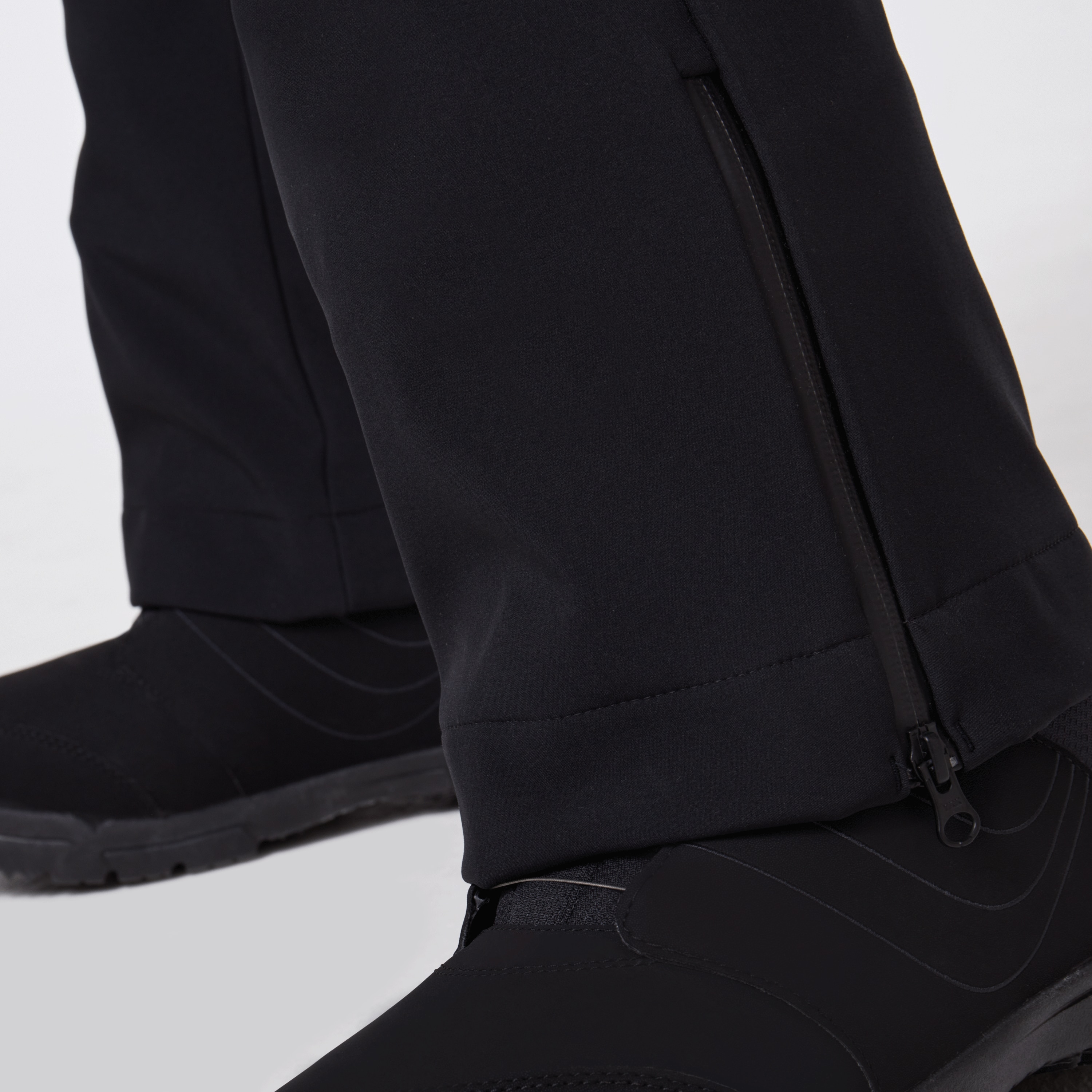 Oakley Women's Softshell Pant in Blackout | Oakley® US