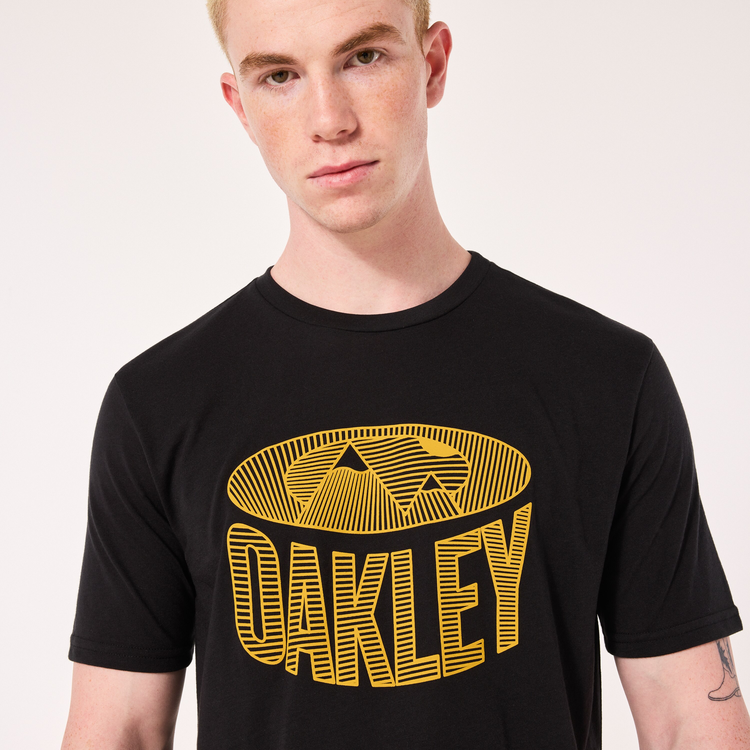 Oakley Winter Lines Tee - Blackout | Oakley® AU