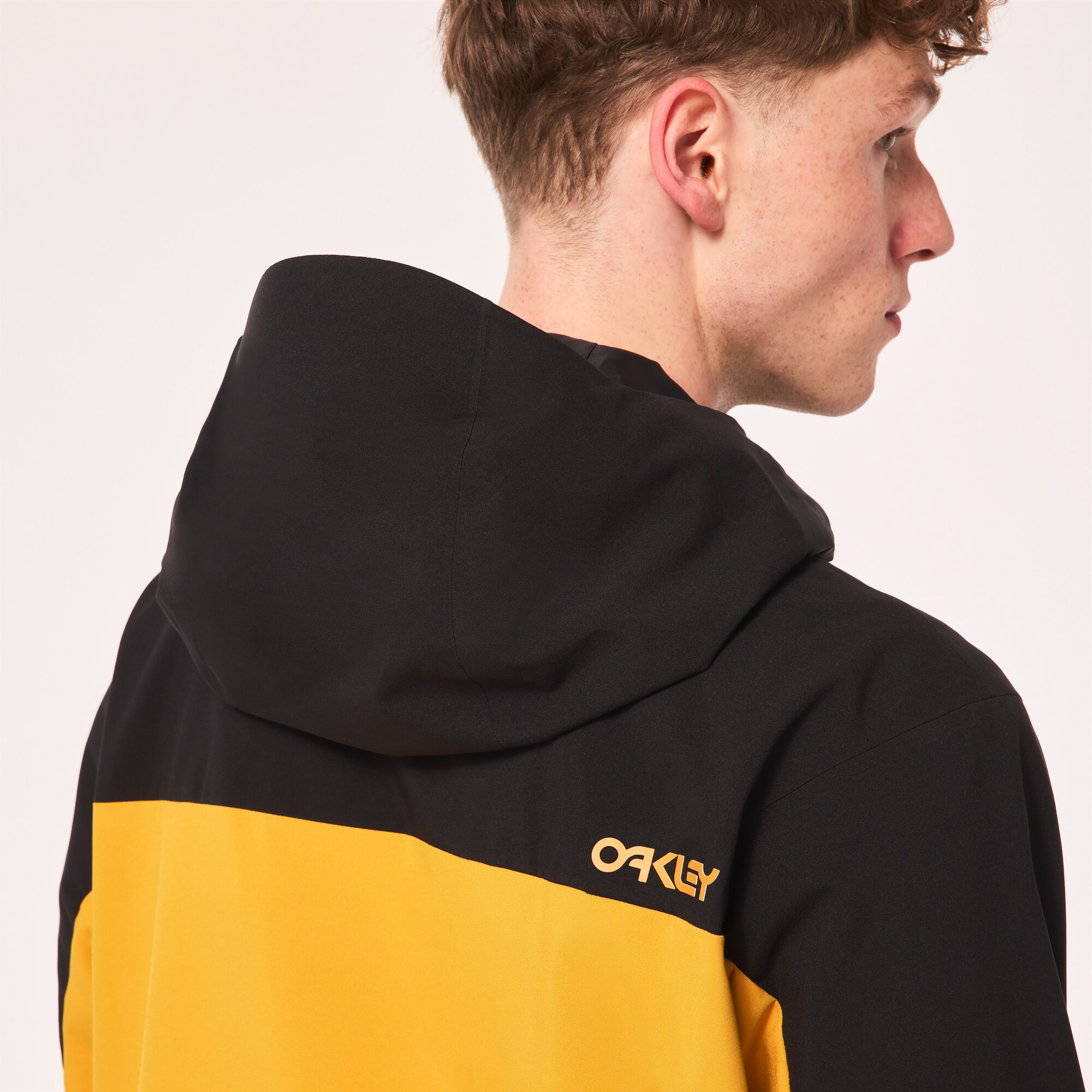 Oakley Tnp Tbt Shell Jacket in Amber Yellow/Blackout | Oakley® US