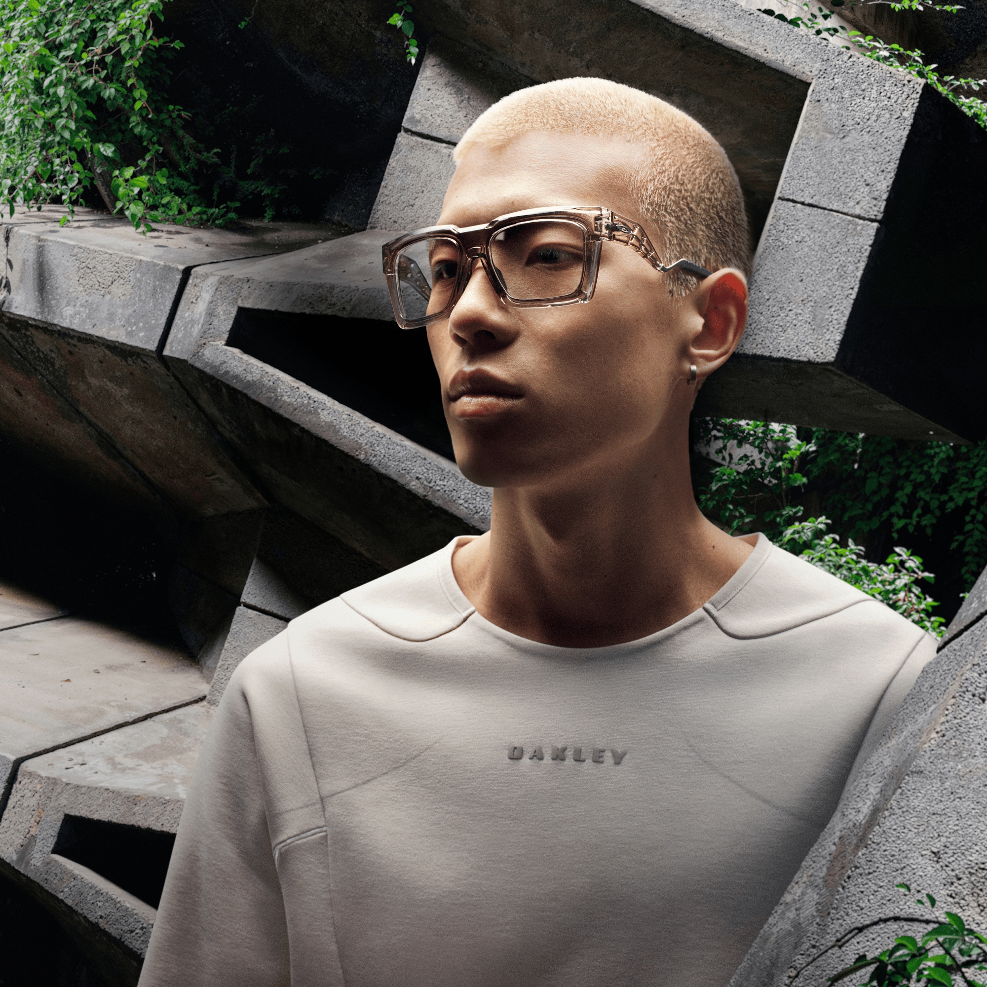 Enigma Ink Polished Clear Eyeglasses | Oakley® GB