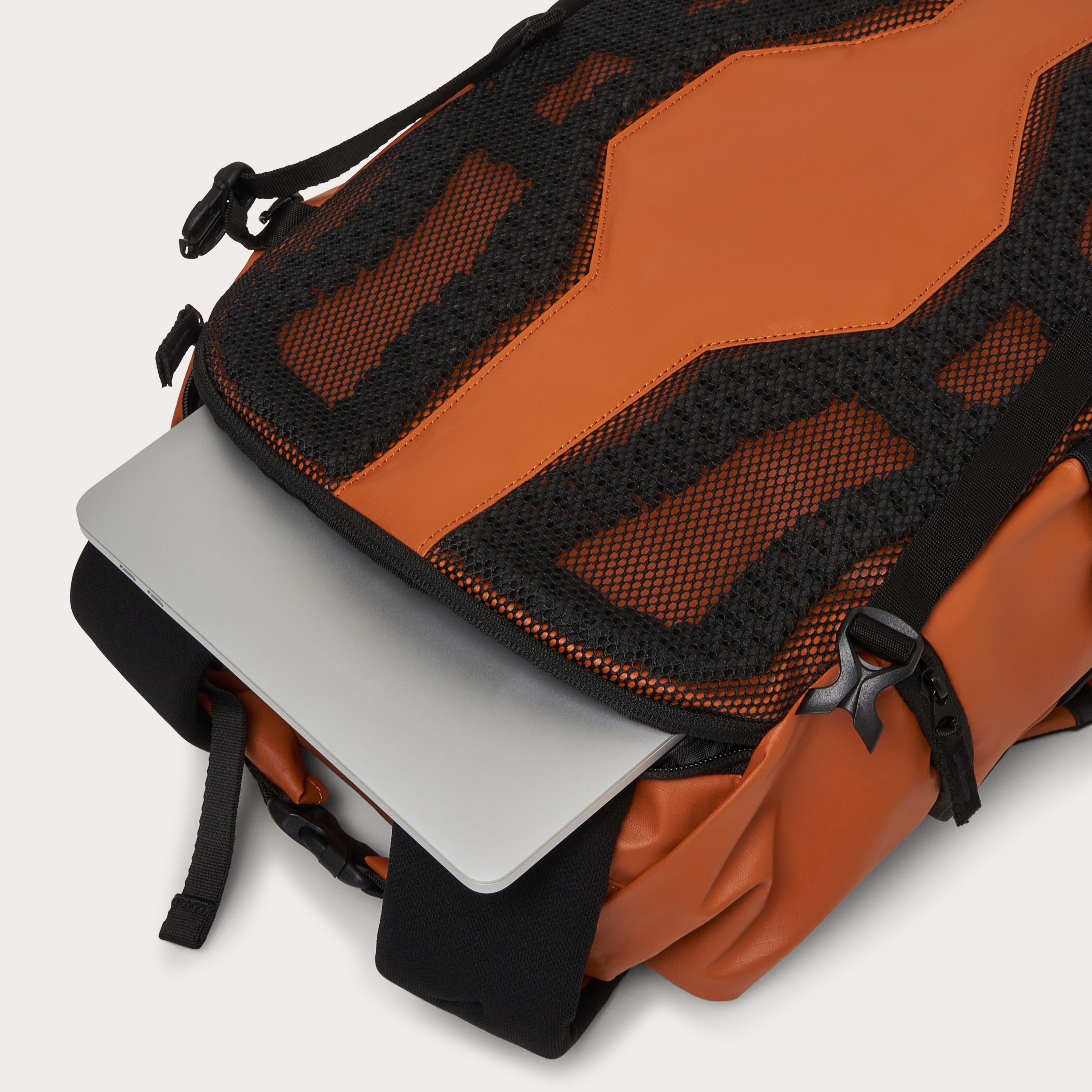 Oakley Road Trip Terrain 25L Rc Pack - Ginger | Oakley® US