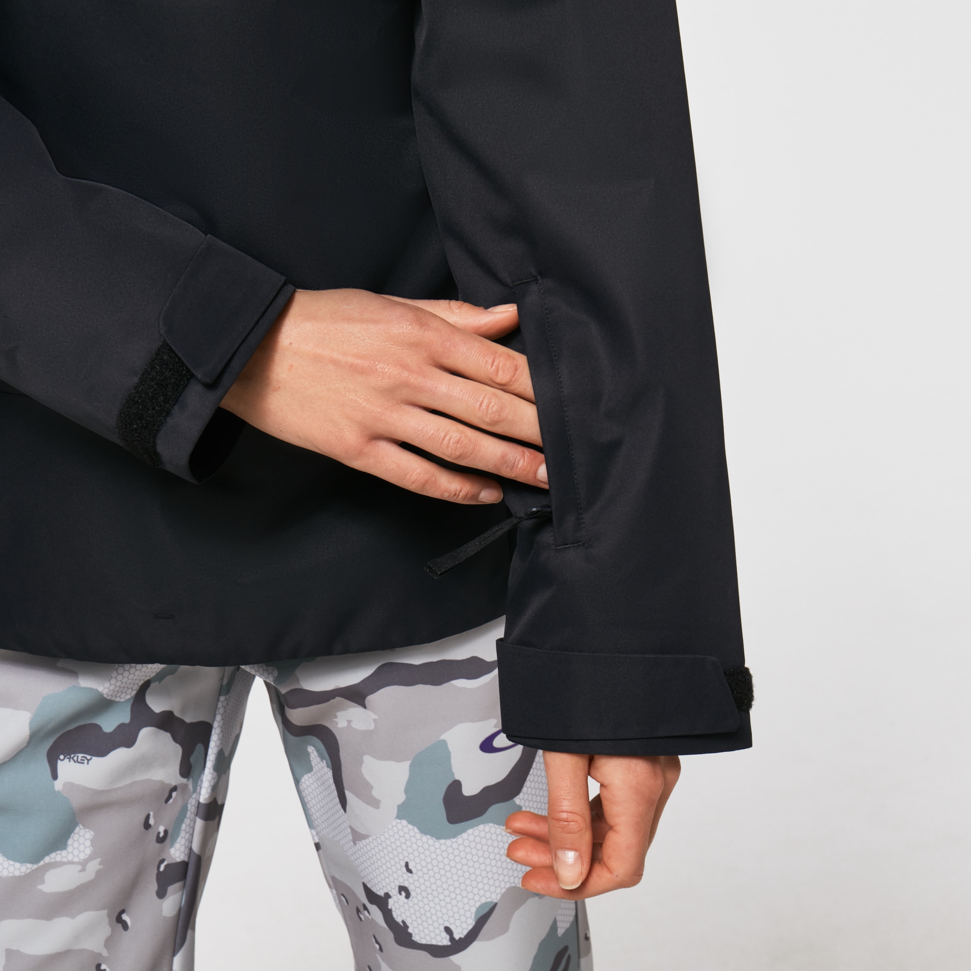 Oakley Holly Anorak - Blackout | Oakley® US