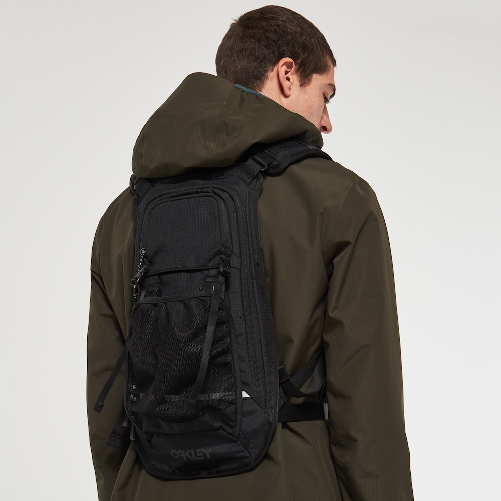 Oakley Switchback Hydration Pack - Blackout | Oakley® EU