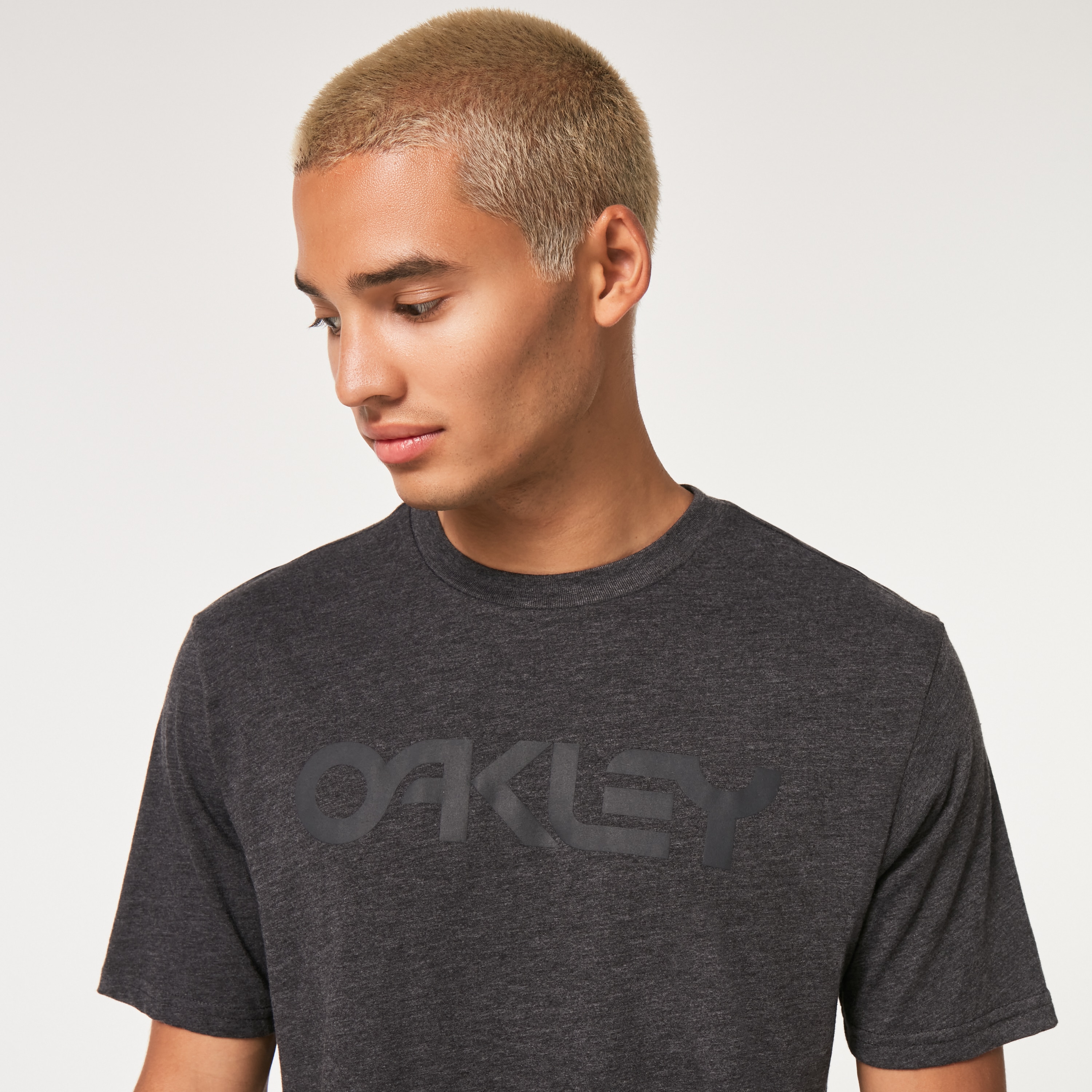 Oakley Mark II Tee 2.0 in Jet Black Heather | Oakley® US