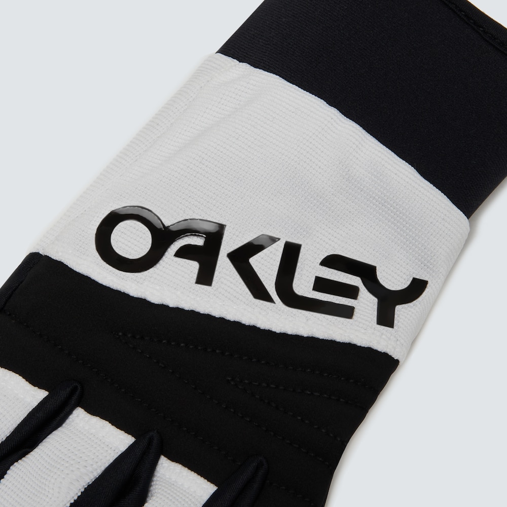 Oakley Factory Pilot Core Glove - White/Black | Oakley® US