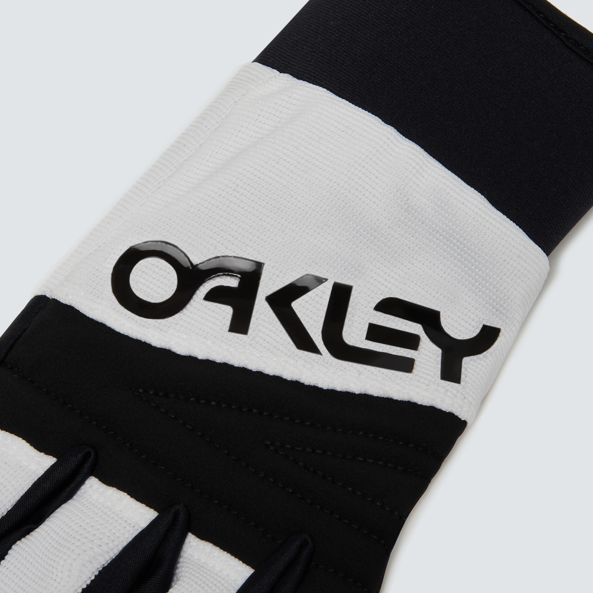 Oakley Factory Pilot Core Glove - White/Black | Oakley® US