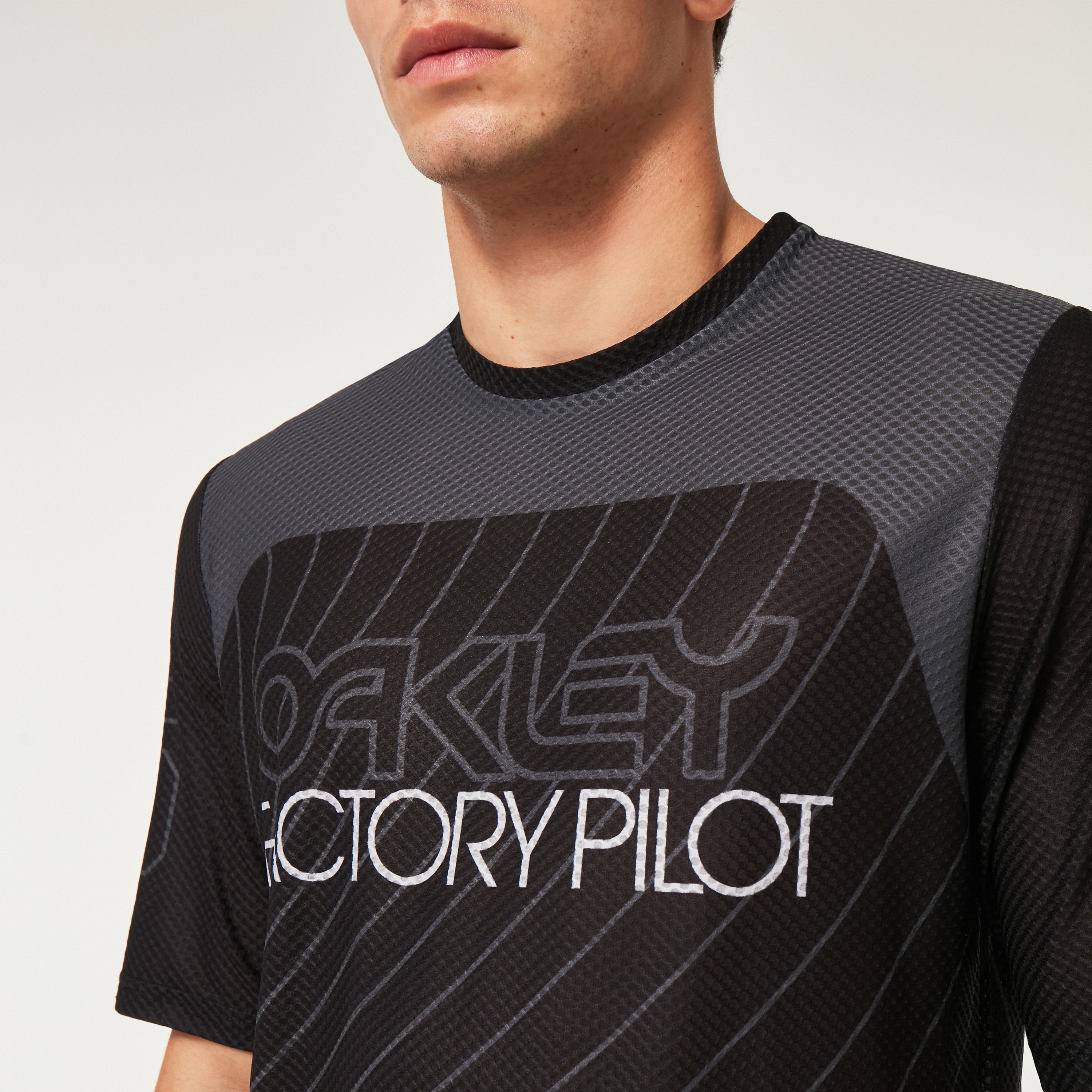 Oakley Seeker '75 SS Jersey - Blackout | Oakley® US