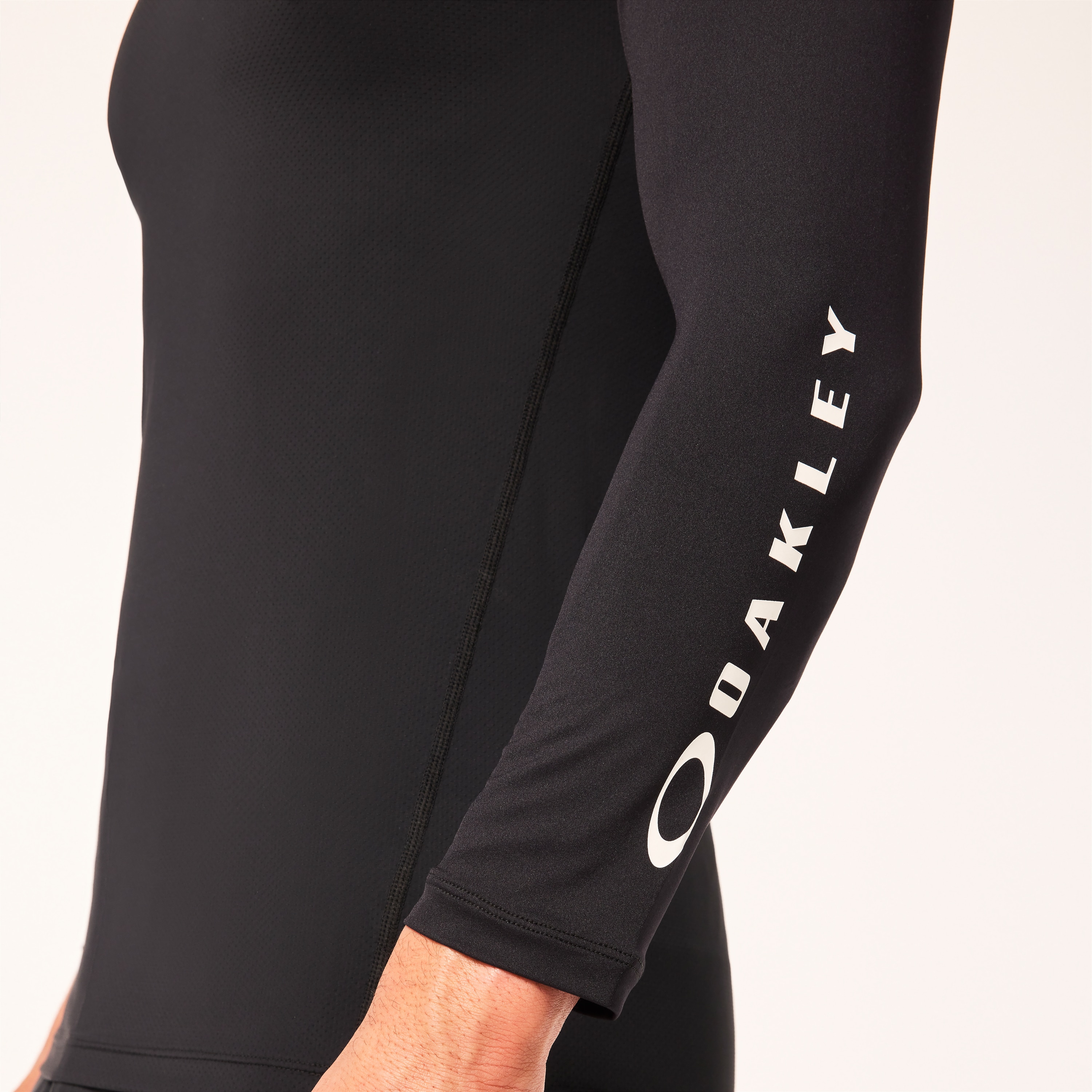 Oakley Oakley Base Layer V Neck 4.0 - Blackout | Oakley® 日本