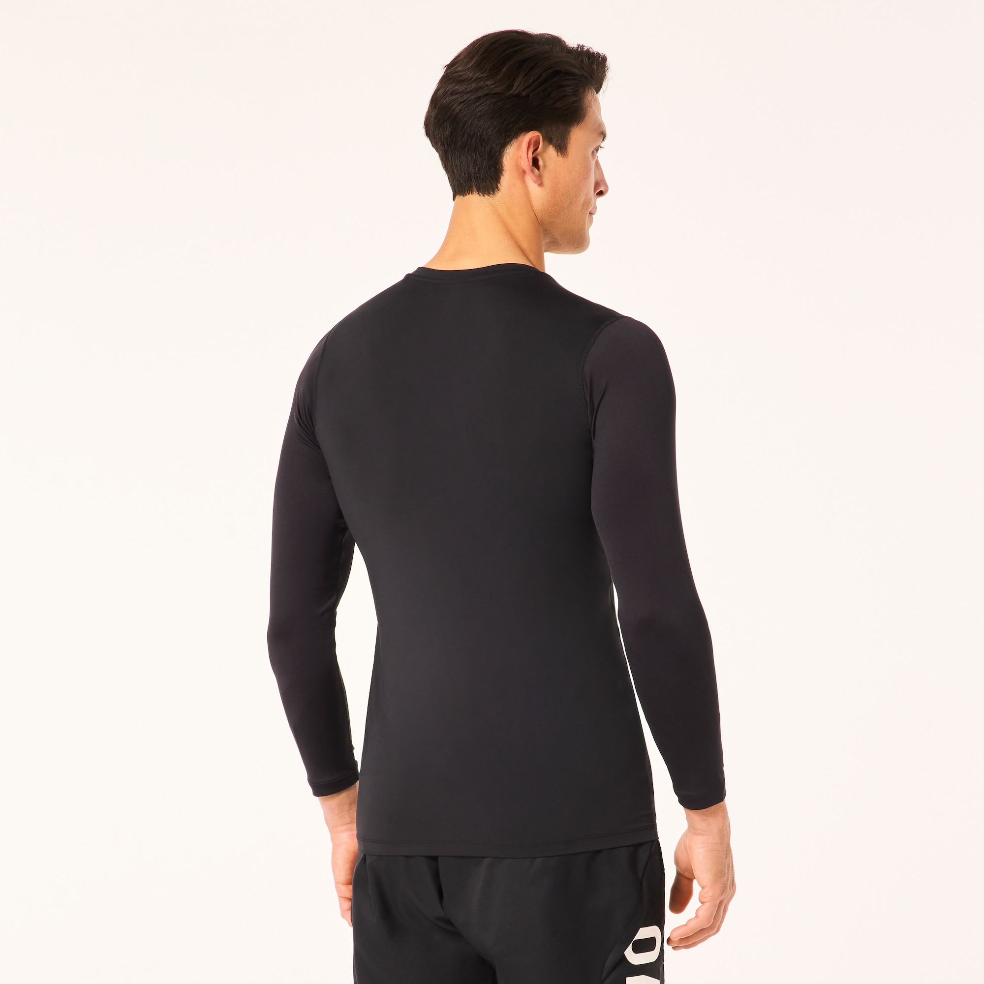 オークリー Base Layer V Neck 4.0 Blackout | オークリー公式ストア 日本