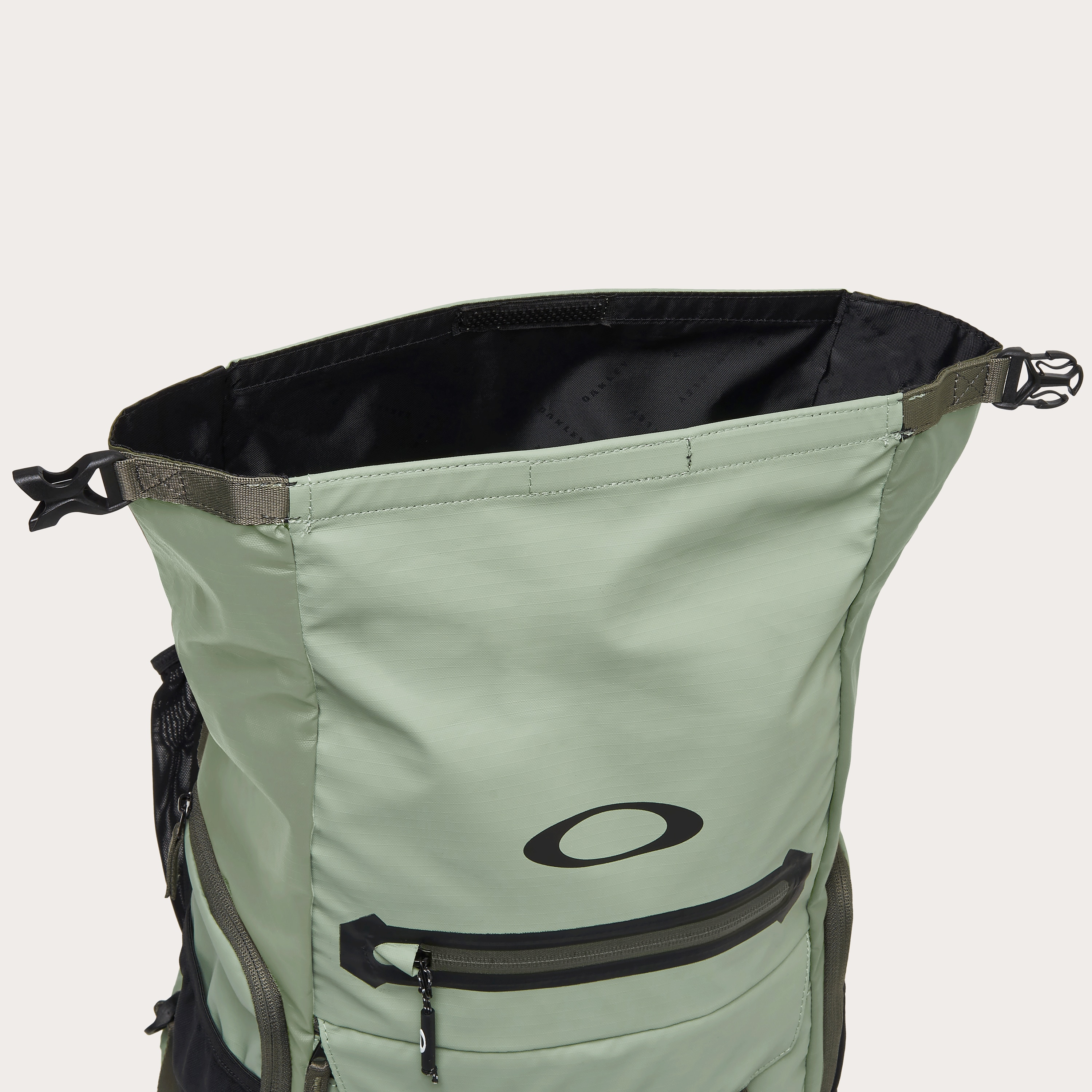 Oakley Road Trip Terrain 25L Rc Pack in New Jade | Oakley® US