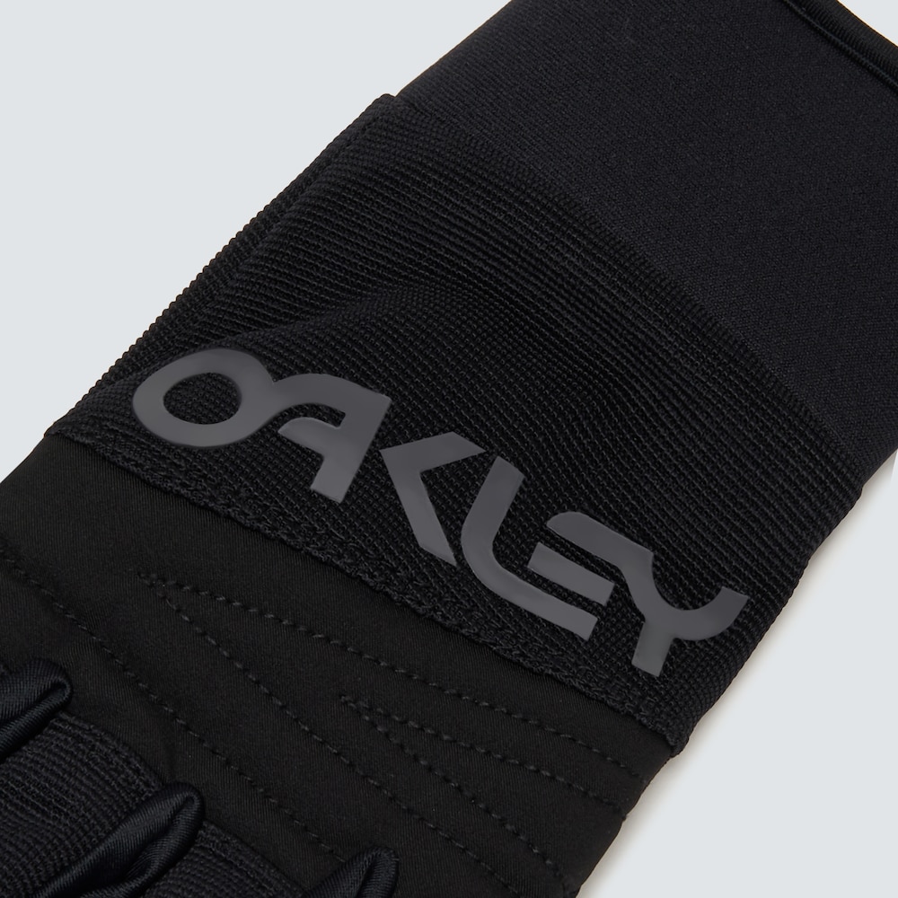 Oakley Factory Pilot Core Glove - Blackout | Oakley® US