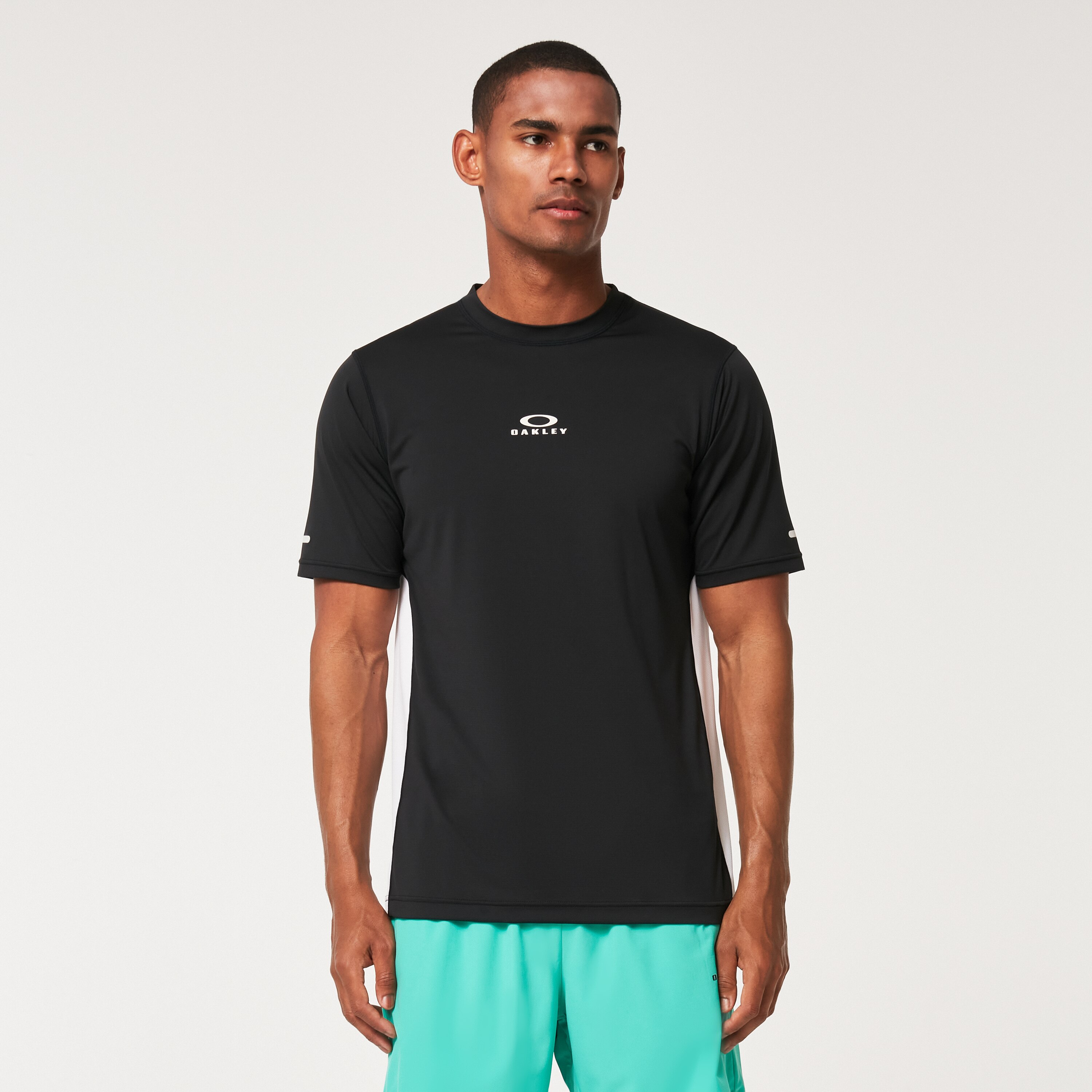 Oakley Pursuit Lite SS Tee - Blackout | Oakley® US