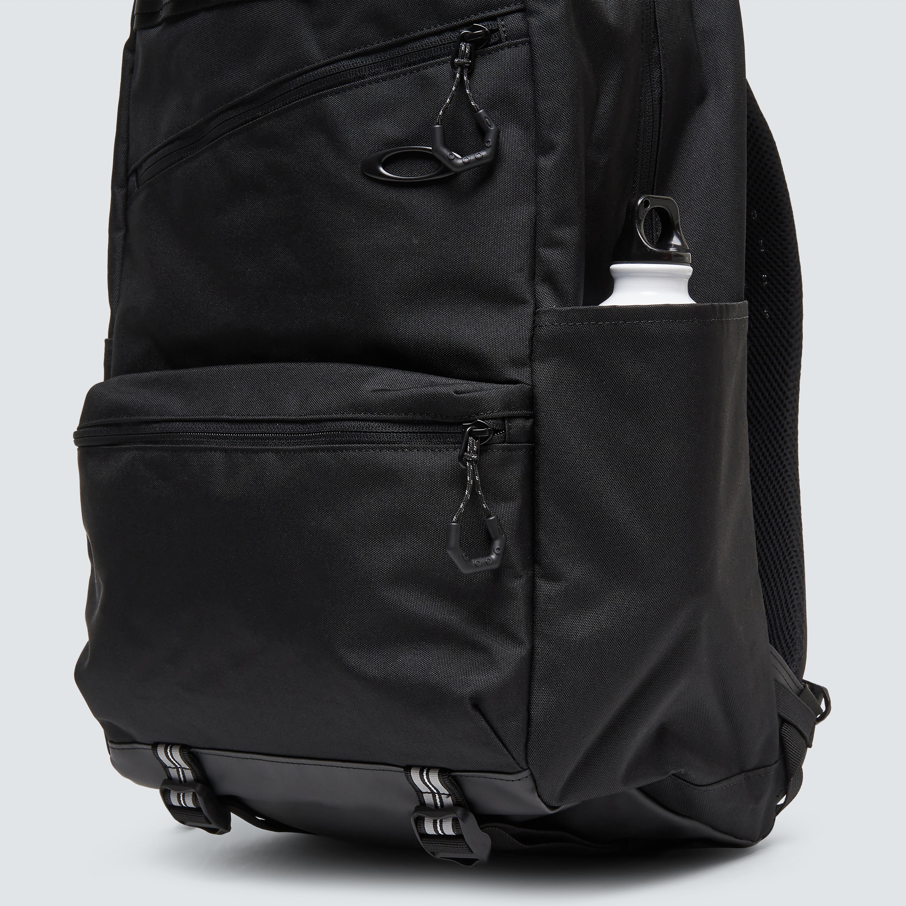 Oakley Essential Wr Backpack M 7.0 - Blackout | Oakley® 日本