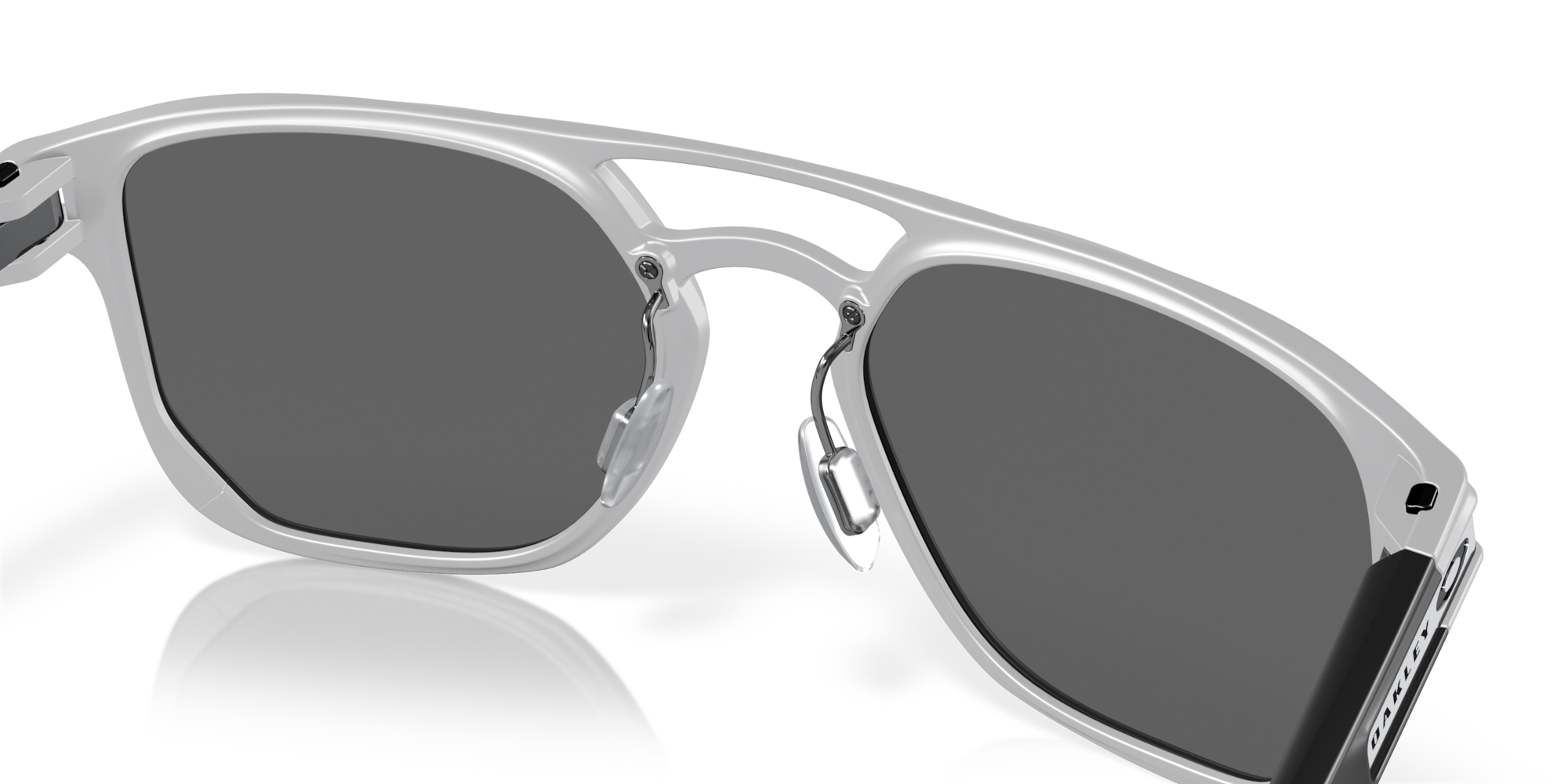 Occhiali da Sole Oakley Latch® Alpha con Montatura Matte Silver e Lente ...