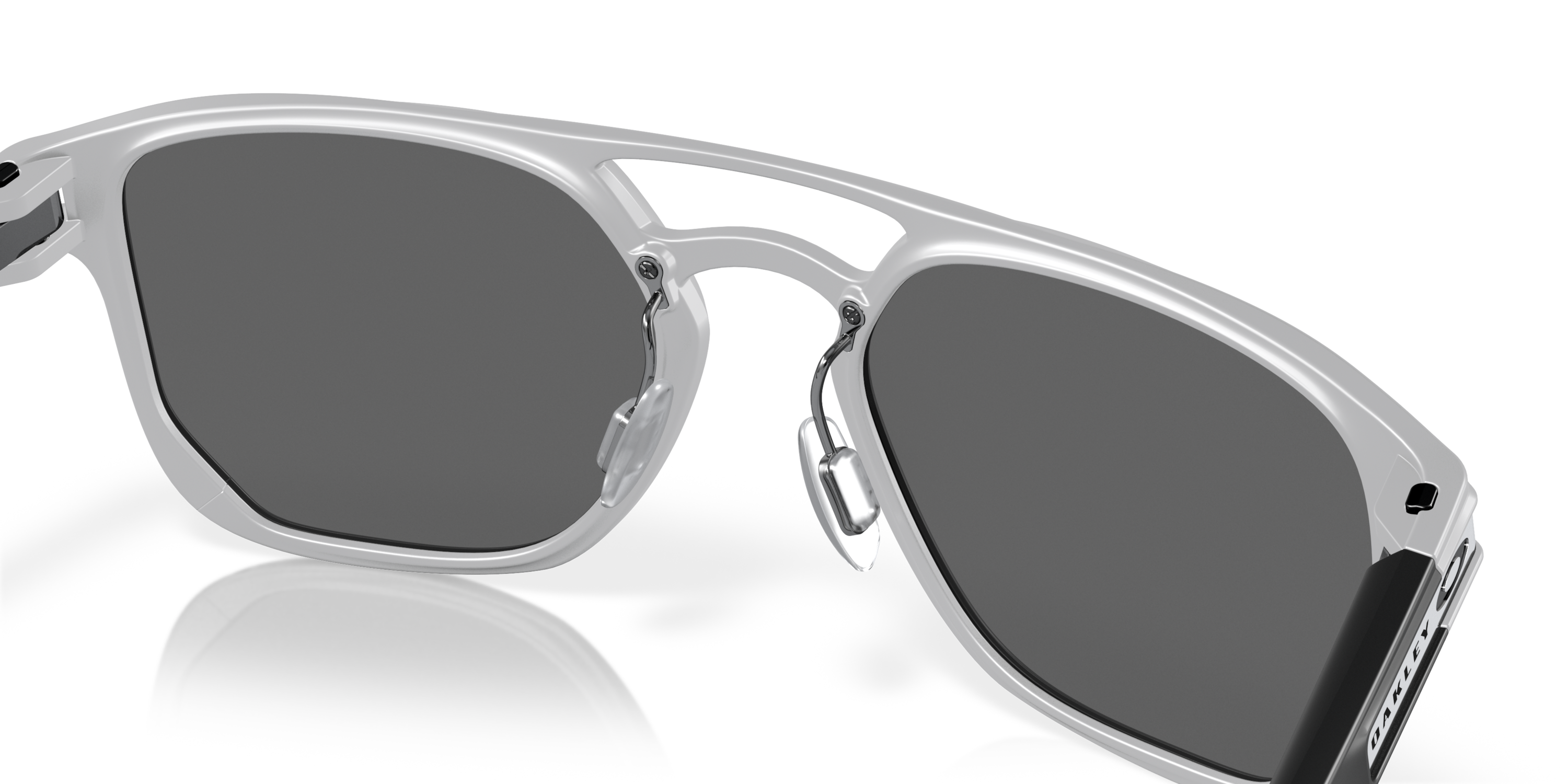 Occhiali da Sole Oakley Latch® Alpha con Montatura Matte Silver e Lente ...