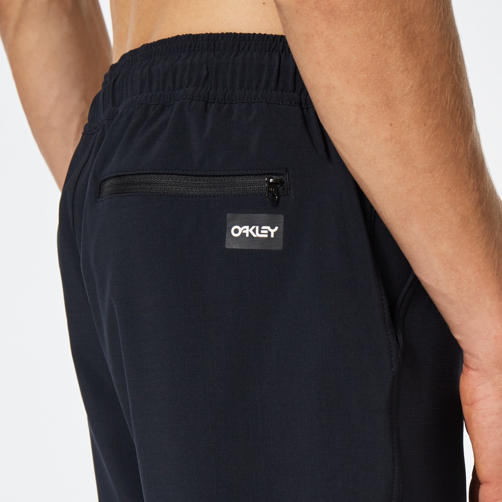 Oakley Transport Hybrd Packable Short - Blackout | Oakley® US