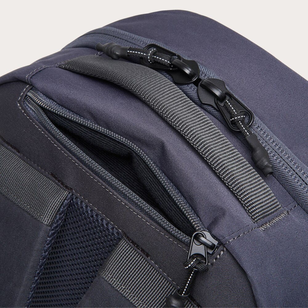 Oakley Essential Backpack M 7.0 Fw - Forged Iron | Oakley® 日本