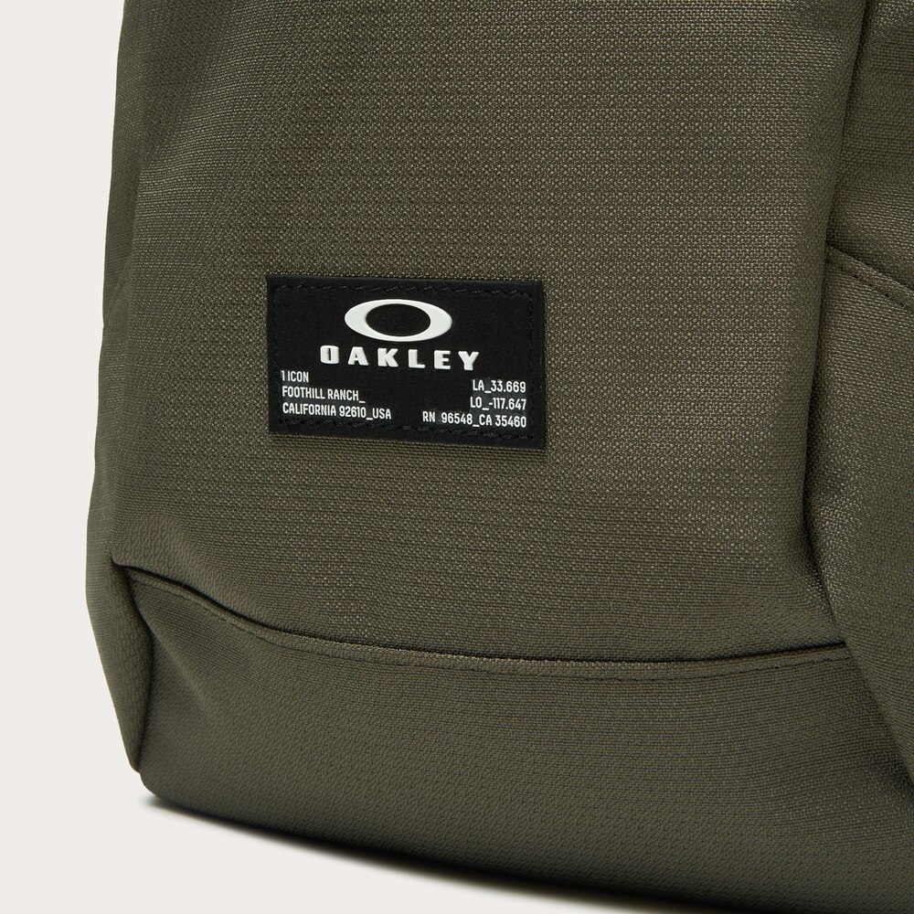 オークリー Enhance Light Boxpack M 8.0 FW Raven | オークリー公式ストア 日本
