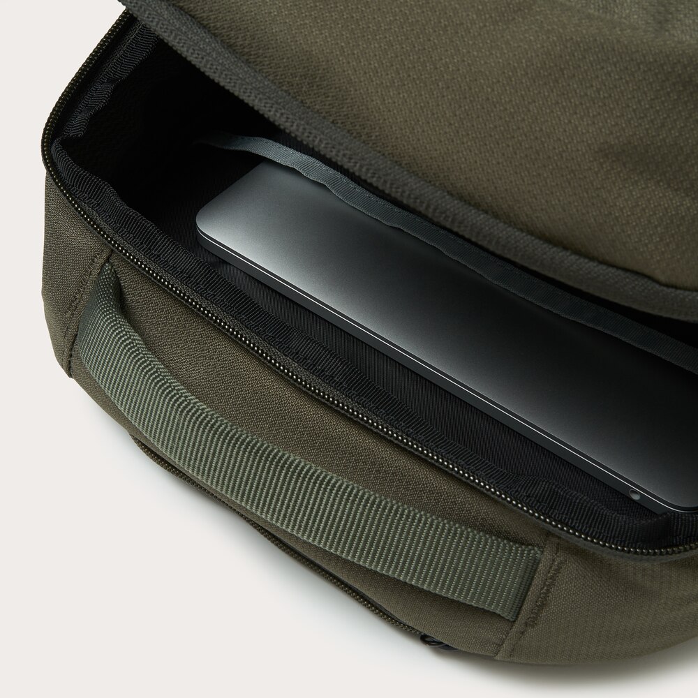 オークリー Enhance Light Boxpack M 8.0 FW Raven | オークリー公式ストア 日本