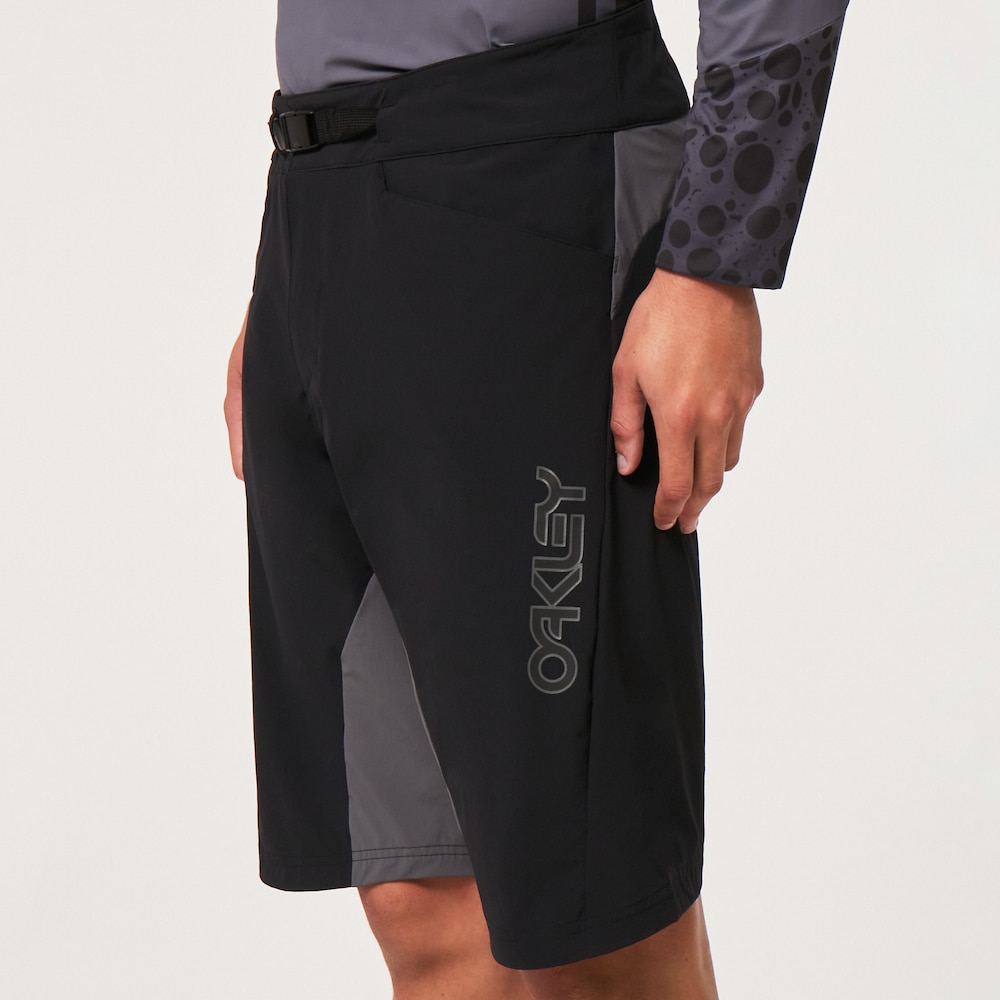 Oakley Seeker '75 Short - Blackout | Oakley® US