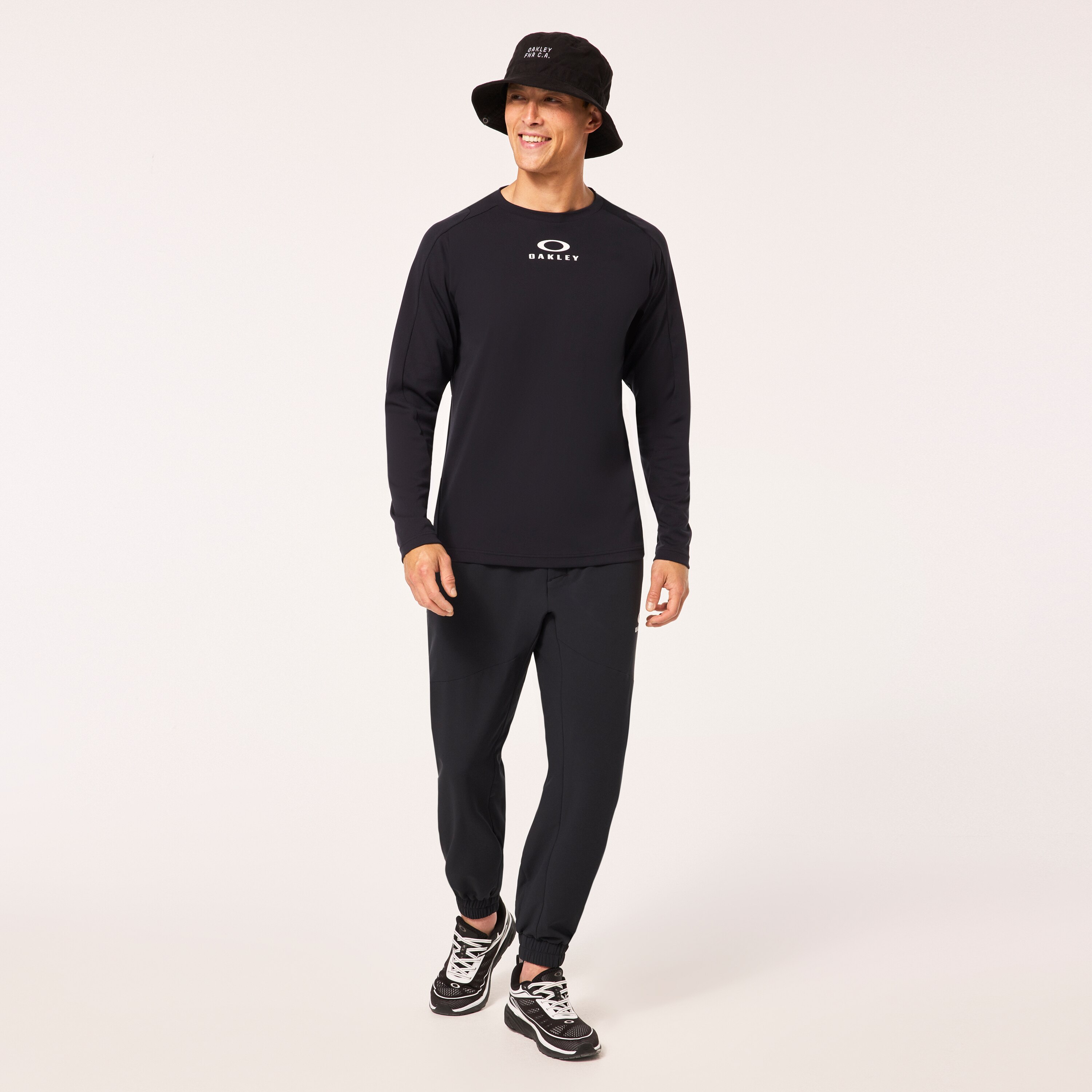 Oakley Enhance LS Crew 13.7 - Blackout | Oakley® JP
