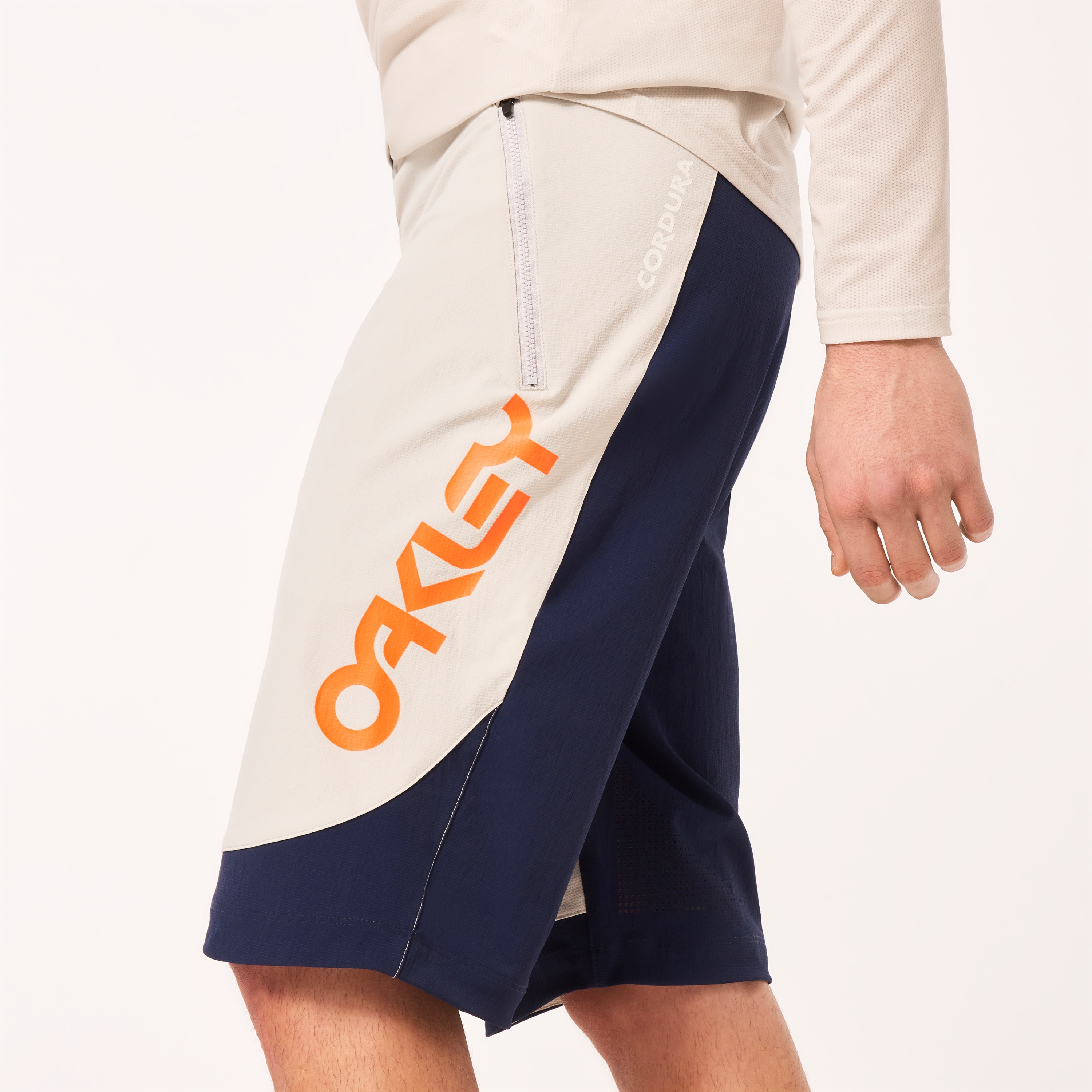 Oakley Maven Scrub Short - Grey/Blue | Oakley® 日本