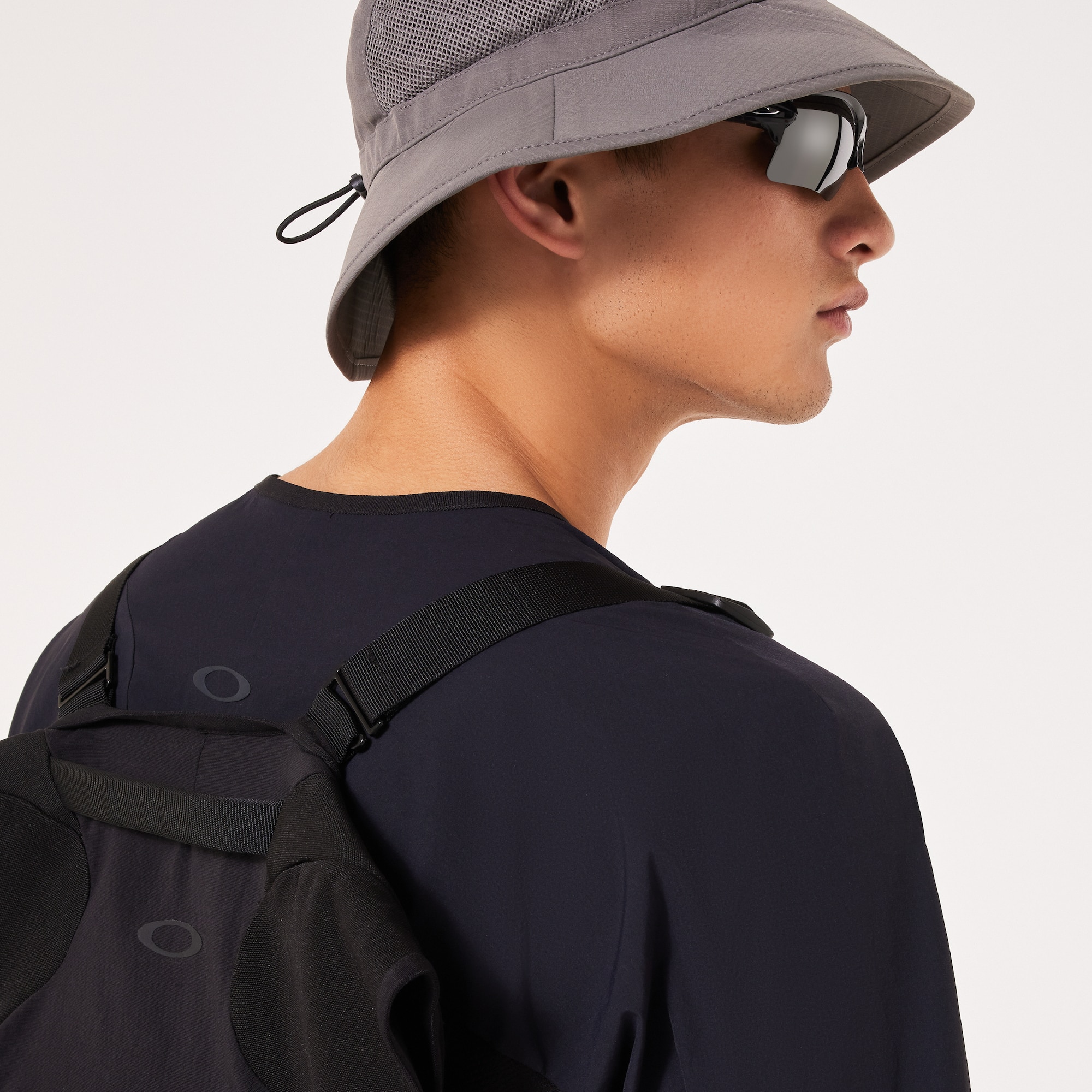 Oakley Latitude Flex Vest - Blackout | Oakley® US