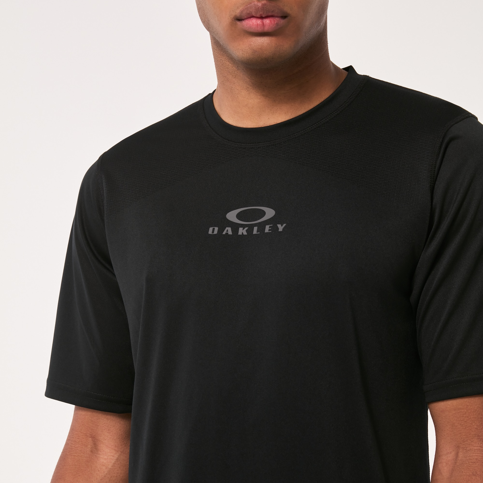 Oakley Latitude Rc SS Tee - Blackout | Oakley® US