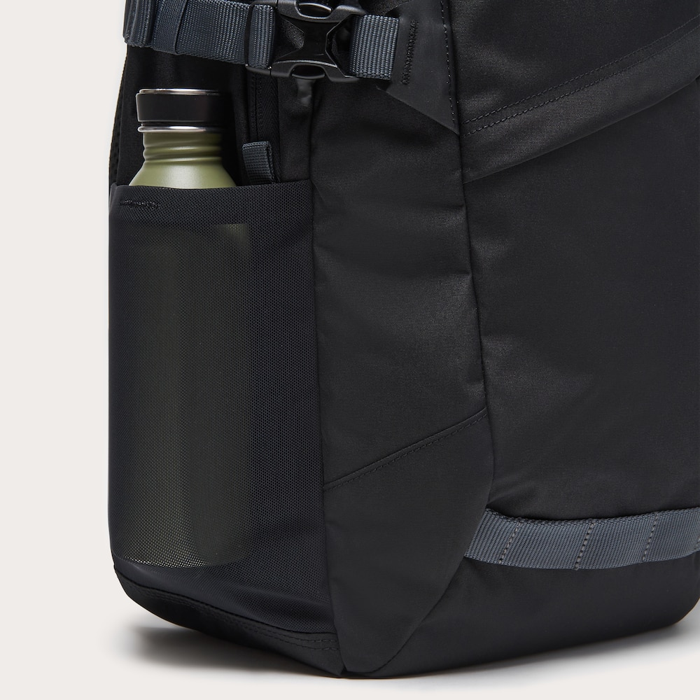 Oakley Essential Backpack M 7.0 Fw - Blackout | Oakley® 日本
