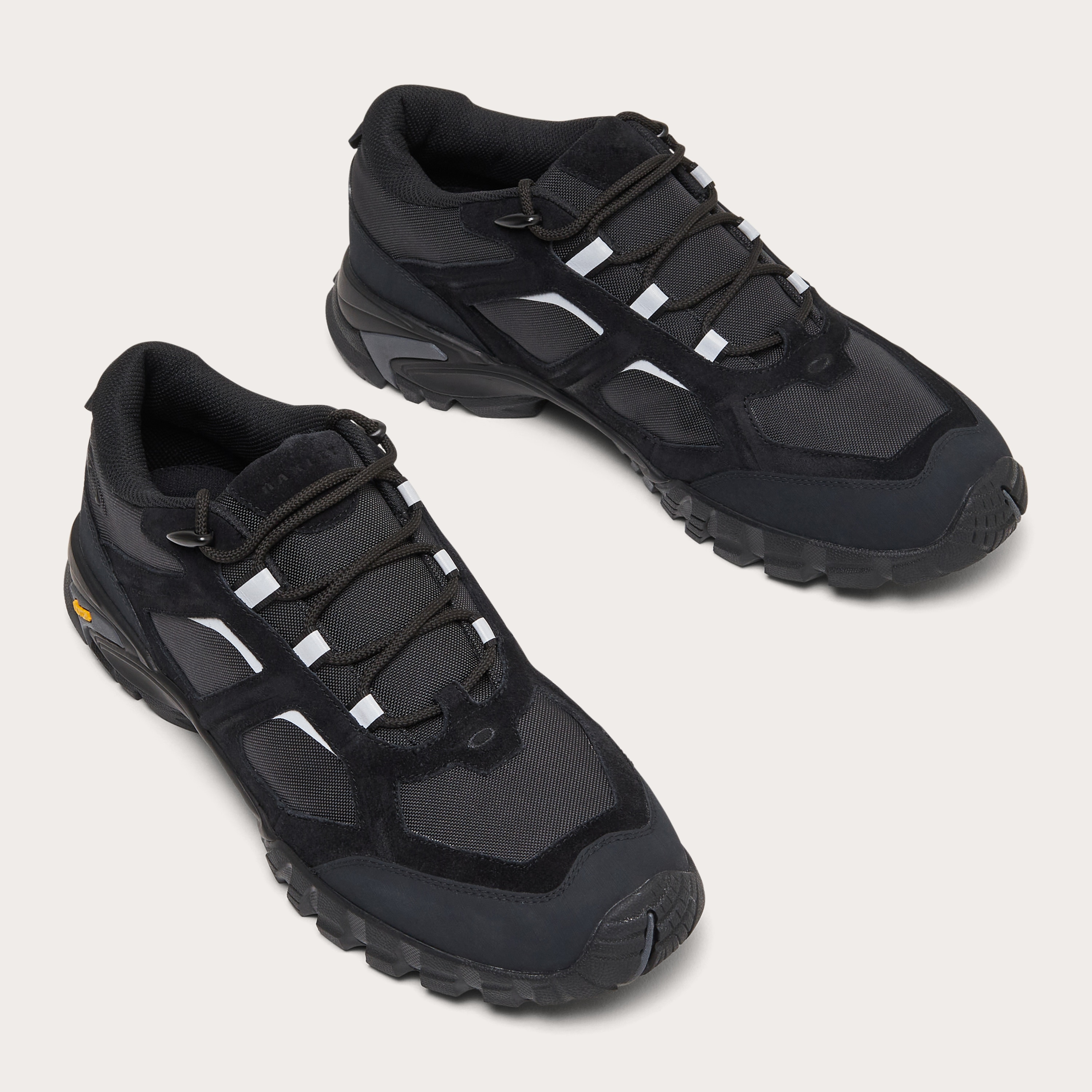 Oakley Sierra Terrain - Blackout - FOF100541-02E | Oakley® | Official ...