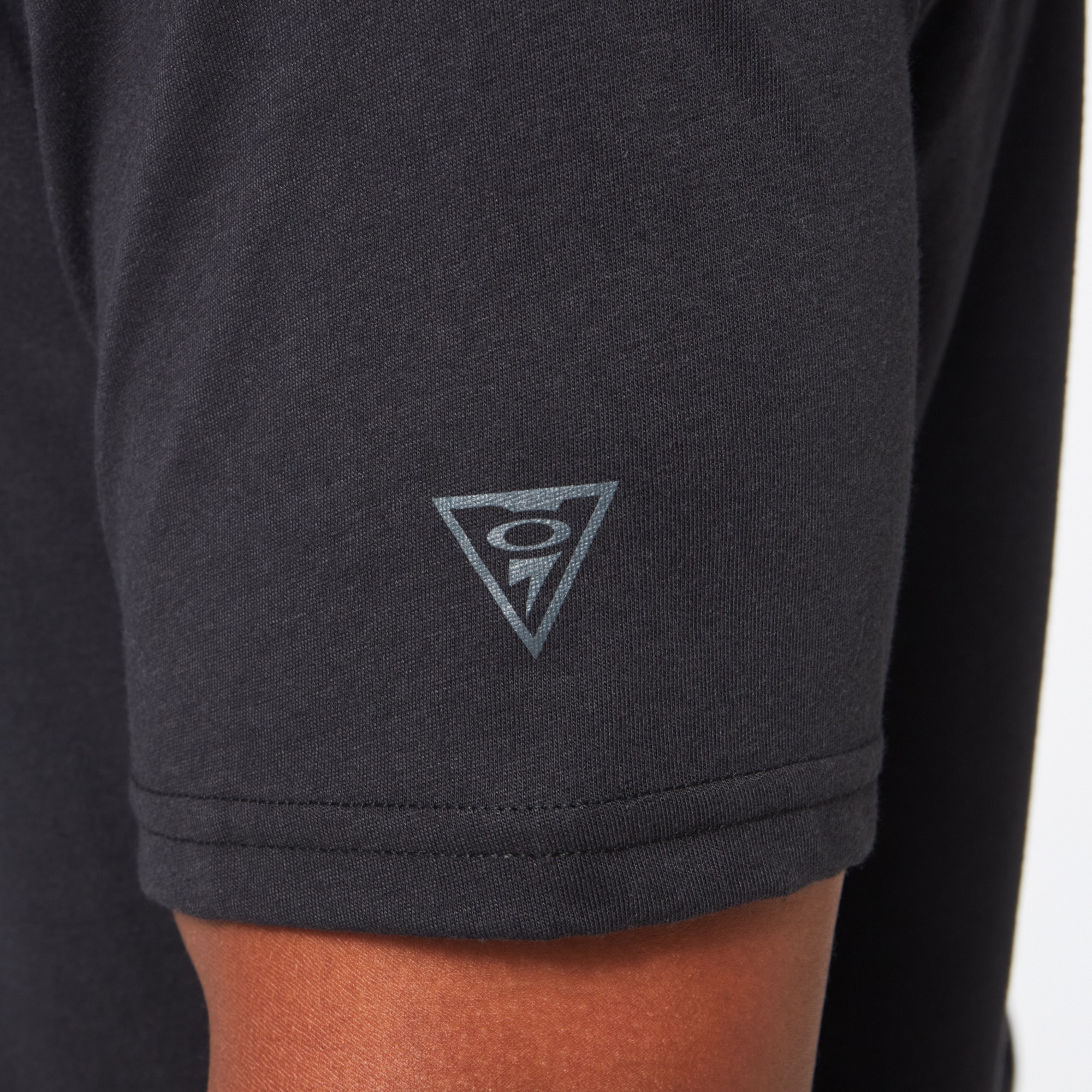 Oakley SI Eagle Tab Tee in Blackout | Oakley® US