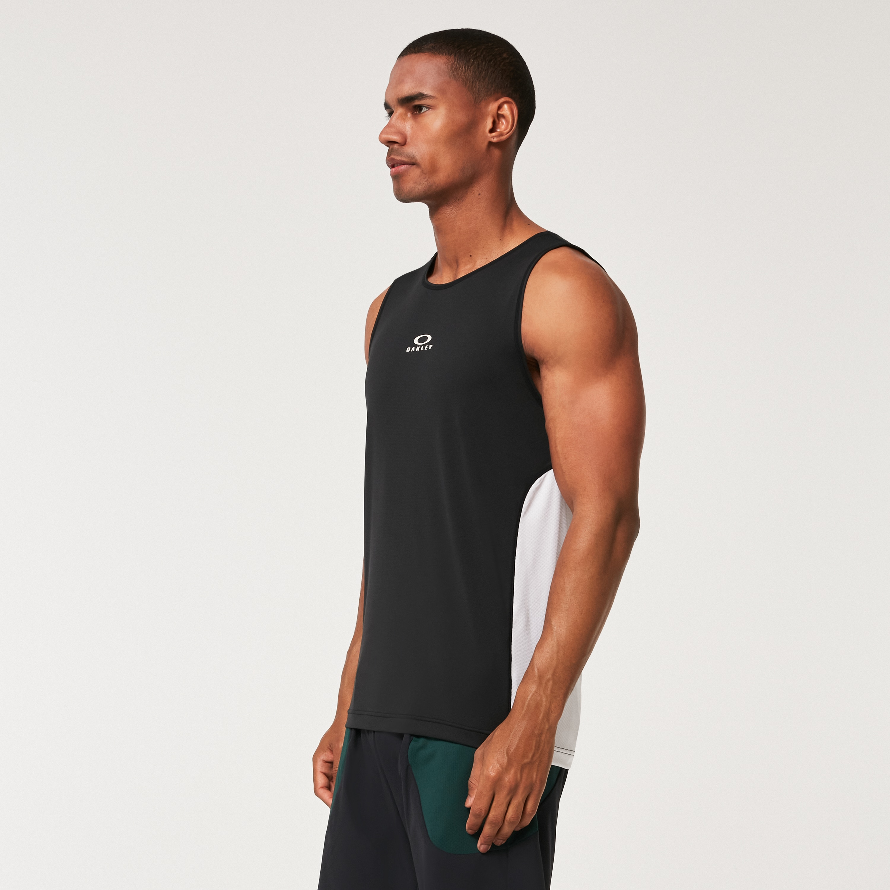 Oakley Pursuit Lite Tank in Blackout | Oakley® US