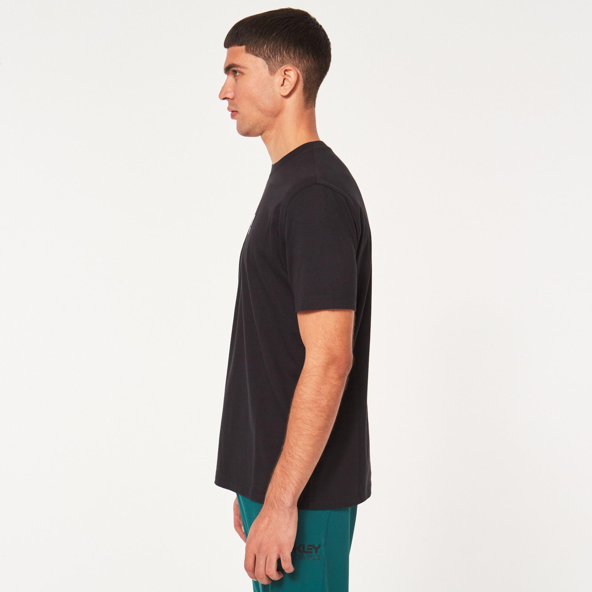 Oakley Everyday Factory Pilot Tee - Blackout | Oakley® EU
