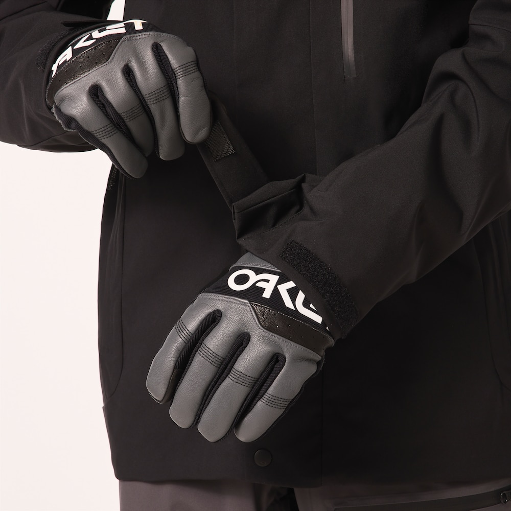 Oakley Tnp Tbt Shell Jacket - Blackout | Oakley® US