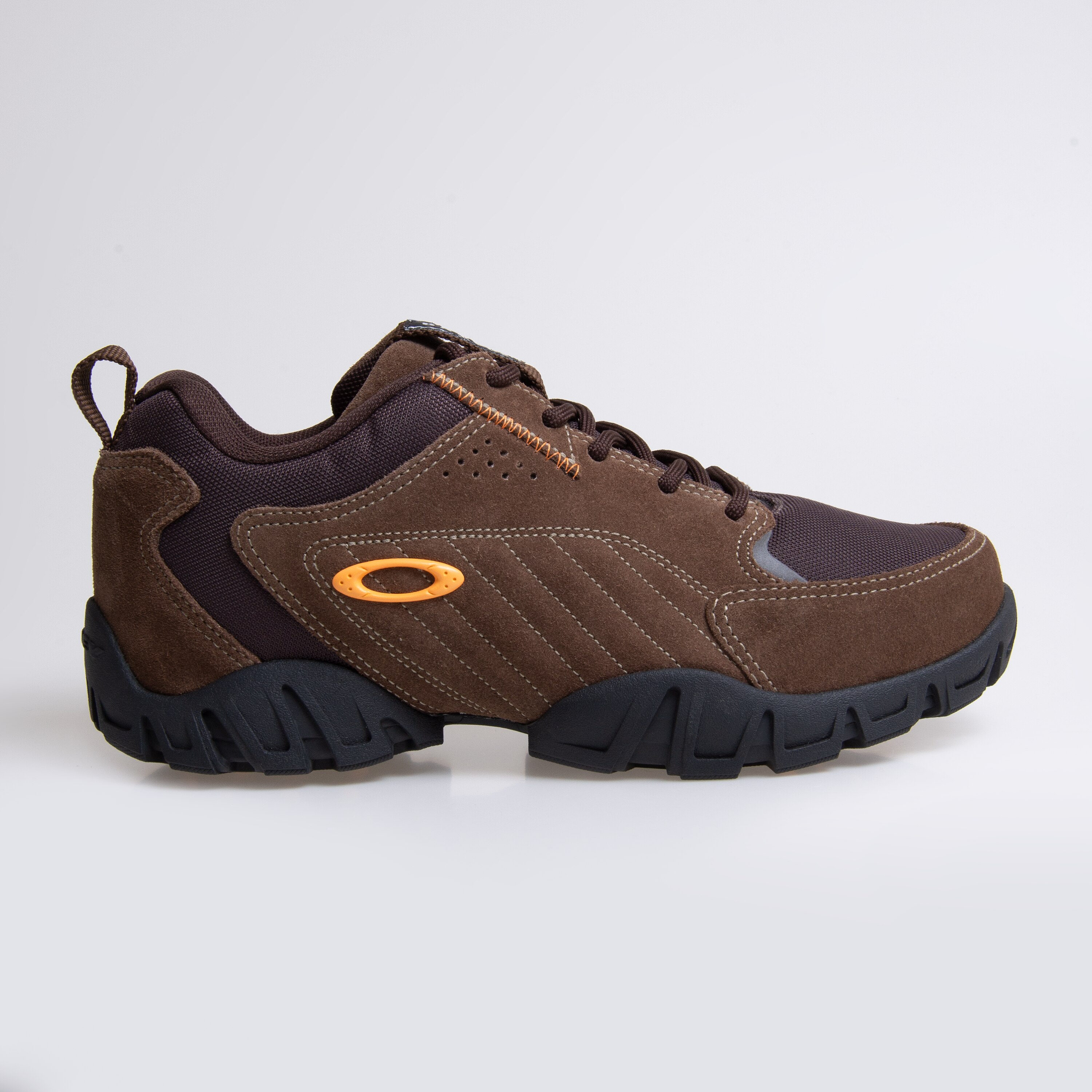 Oakley Tênis Oakley Attack - Dark Sienna - FOF100577-86R | Oakley® BR
