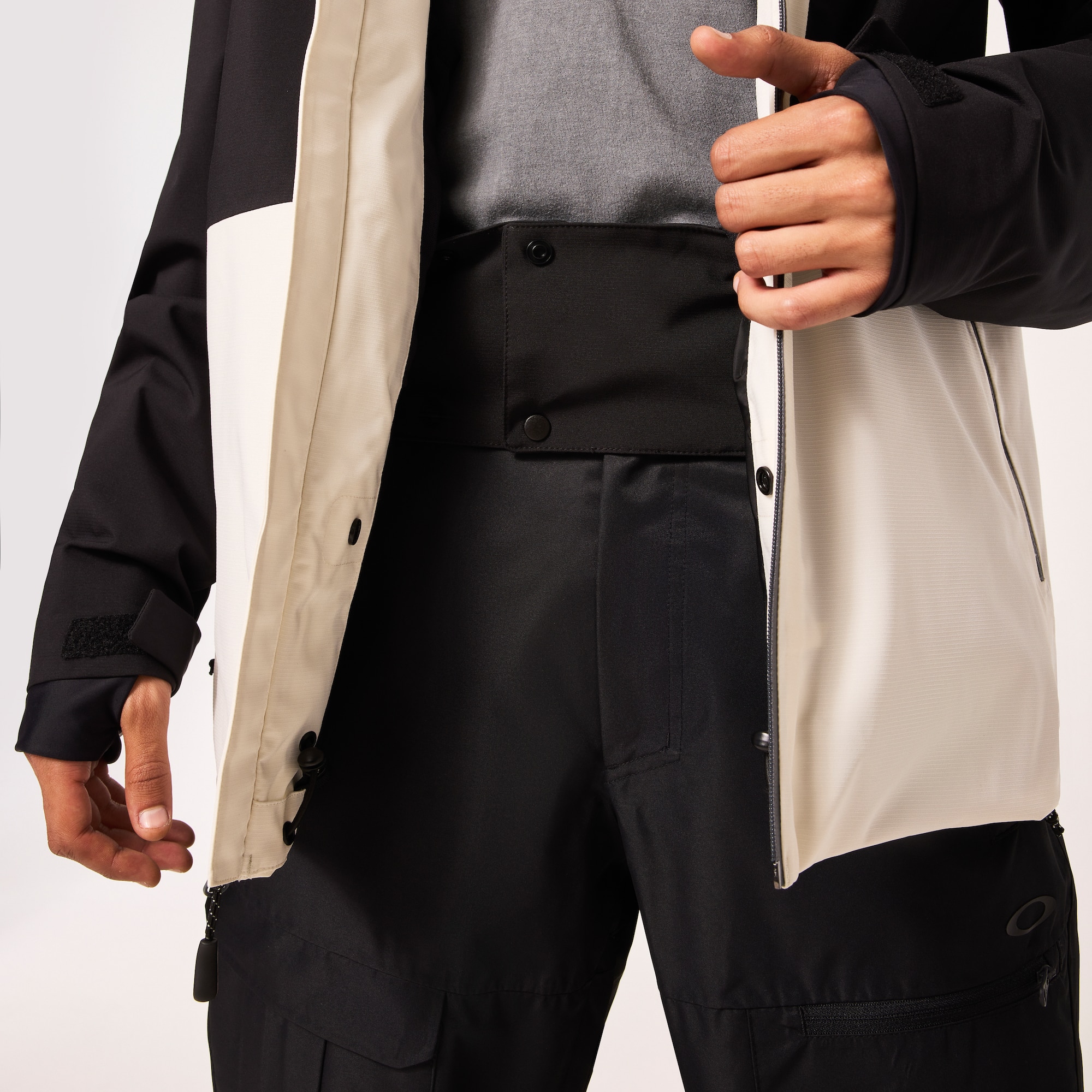 Oakley Tc Reduct Earth Shell Jacket - Arctic White/Blackout | Oakley® US