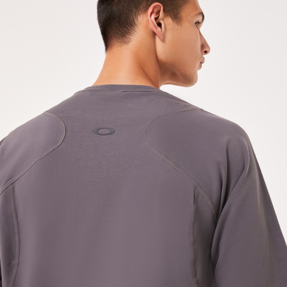 Oakley Latitude Flex SS Tee - Granite Gray | Oakley® US