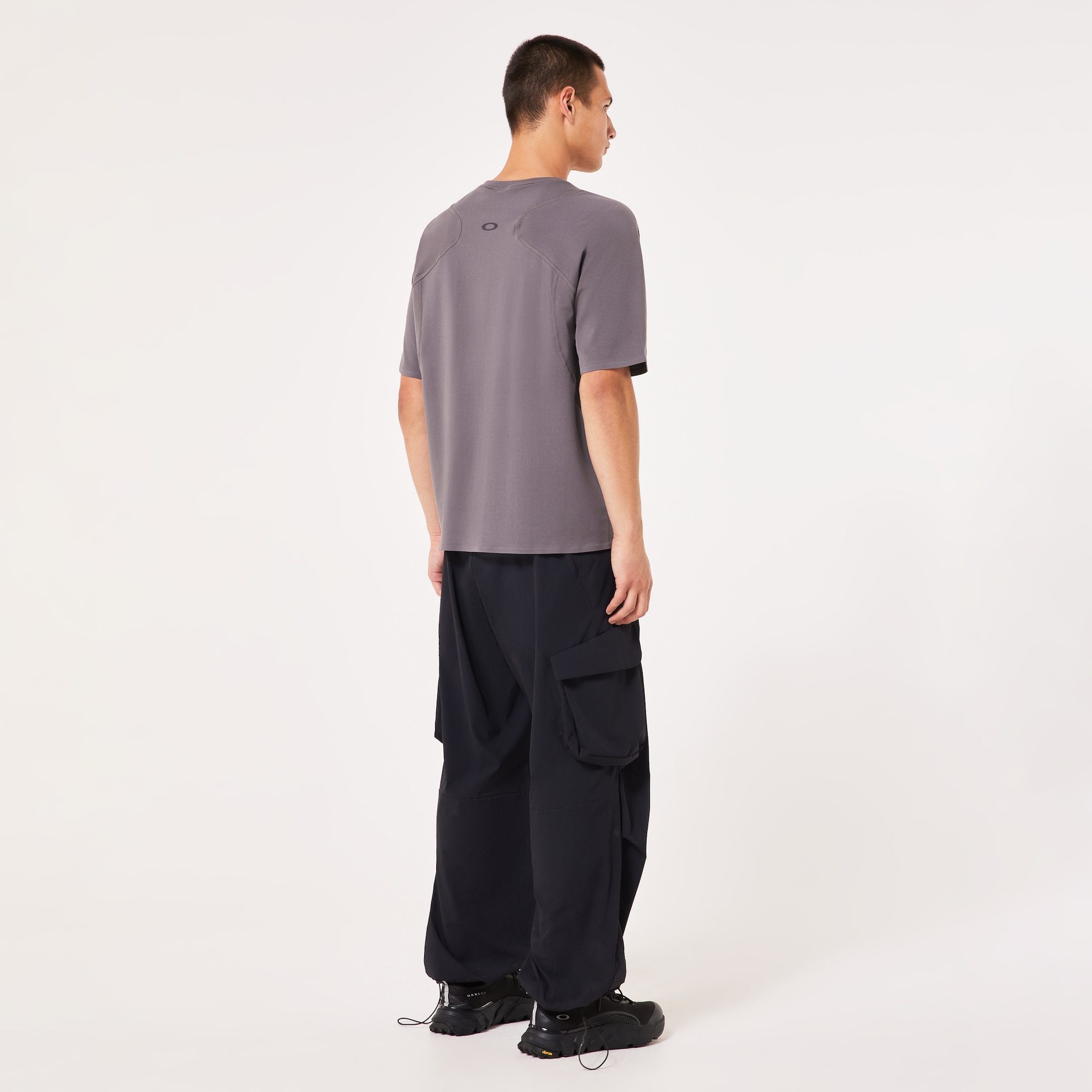 Oakley Latitude Flex SS Tee - Granite Gray | Oakley® US